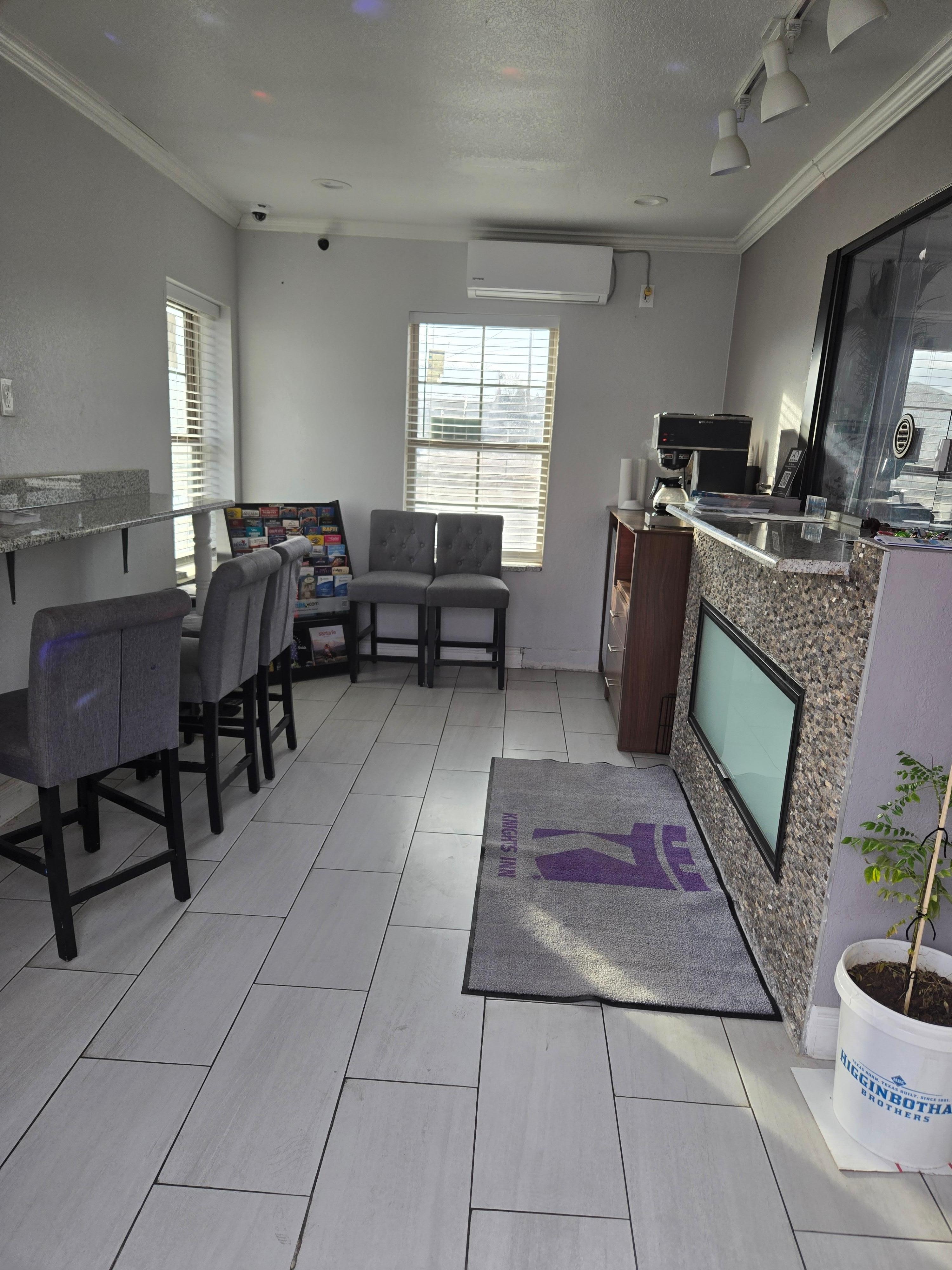 Breakfast/ check in area