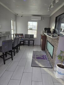 Breakfast/ check in area