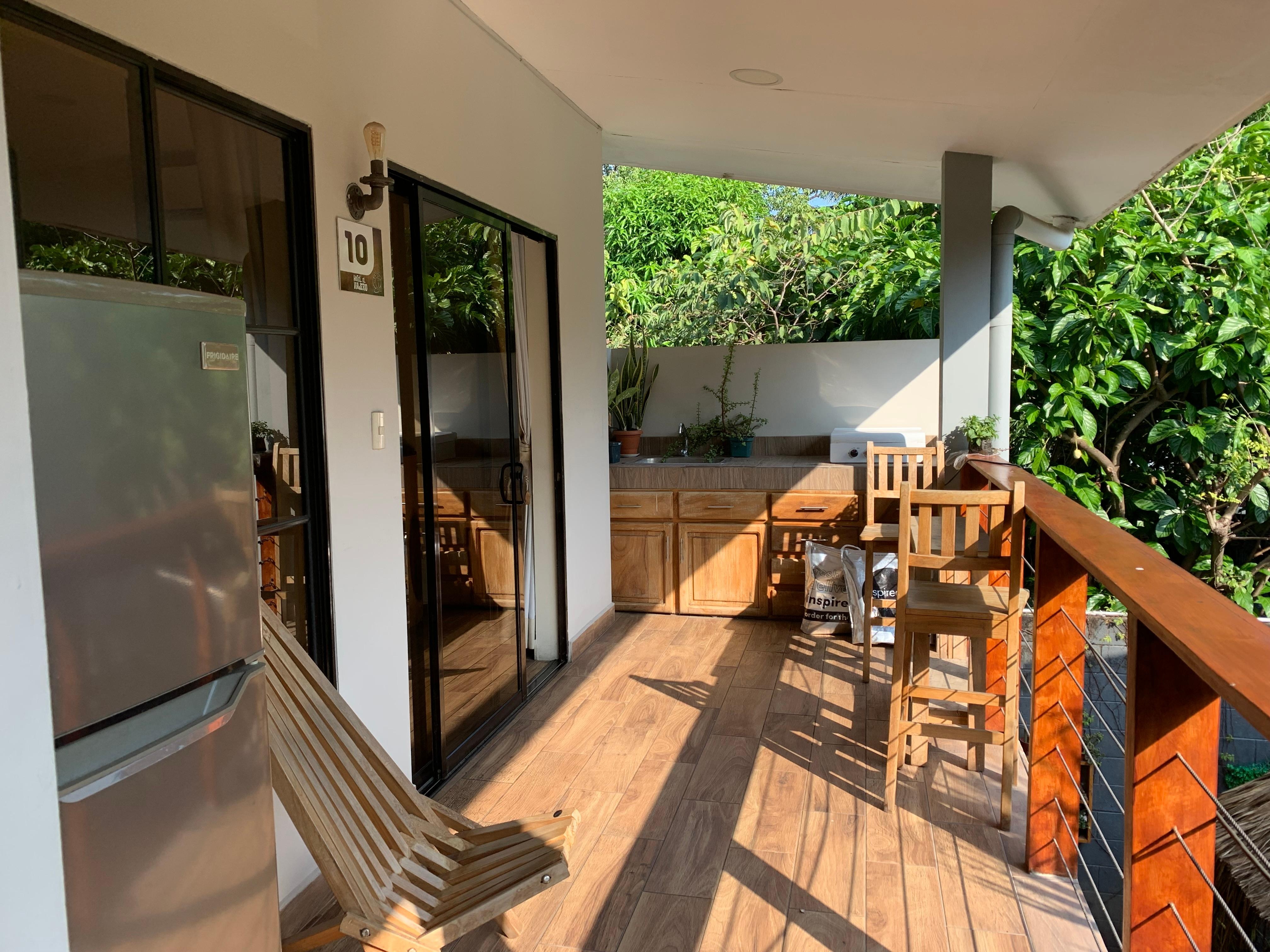 They have a gs stove that not functional due to no pots and pans. 