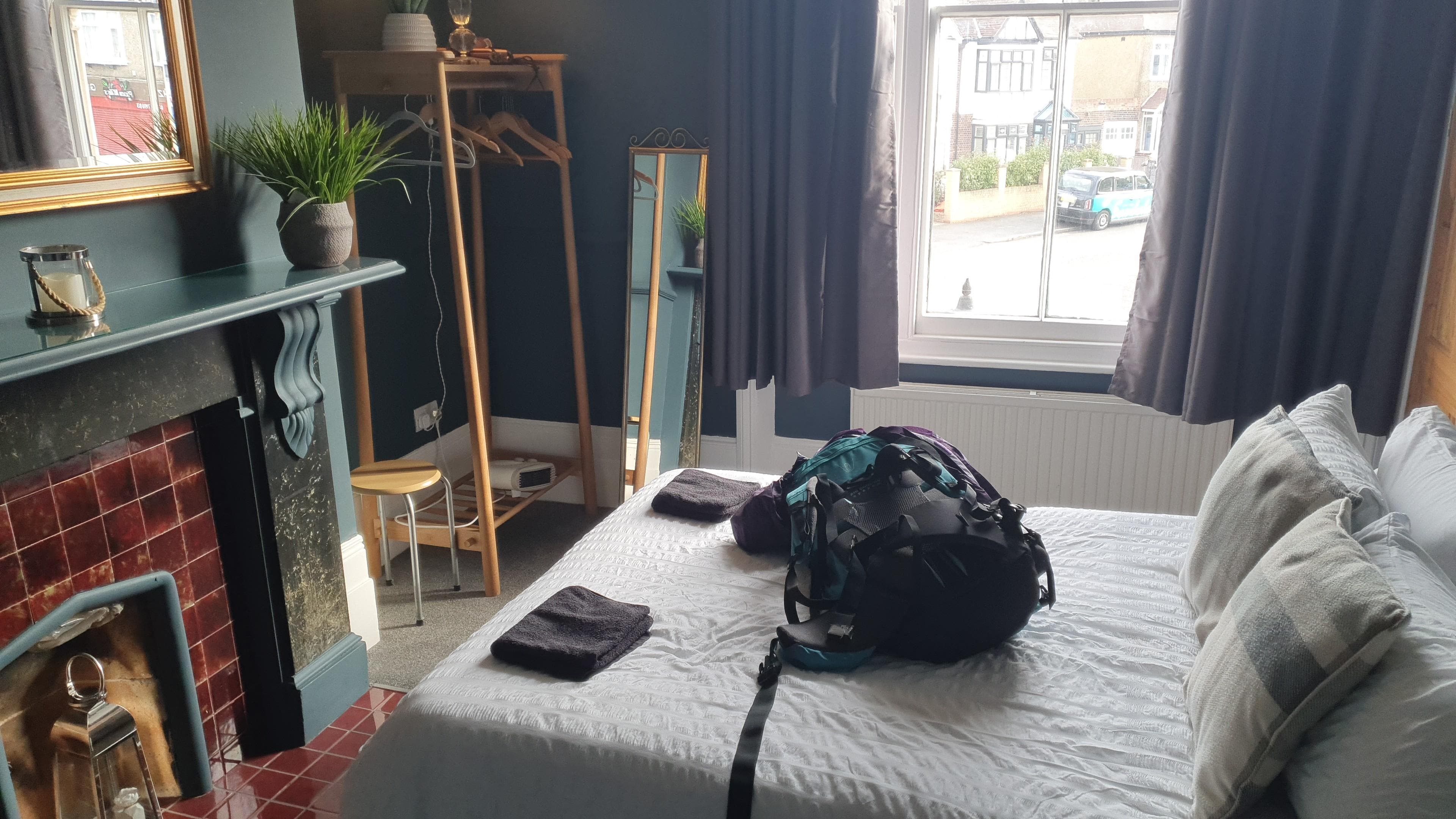 Very clean double room ensuite  with towels, tea making facilities and hair dryer