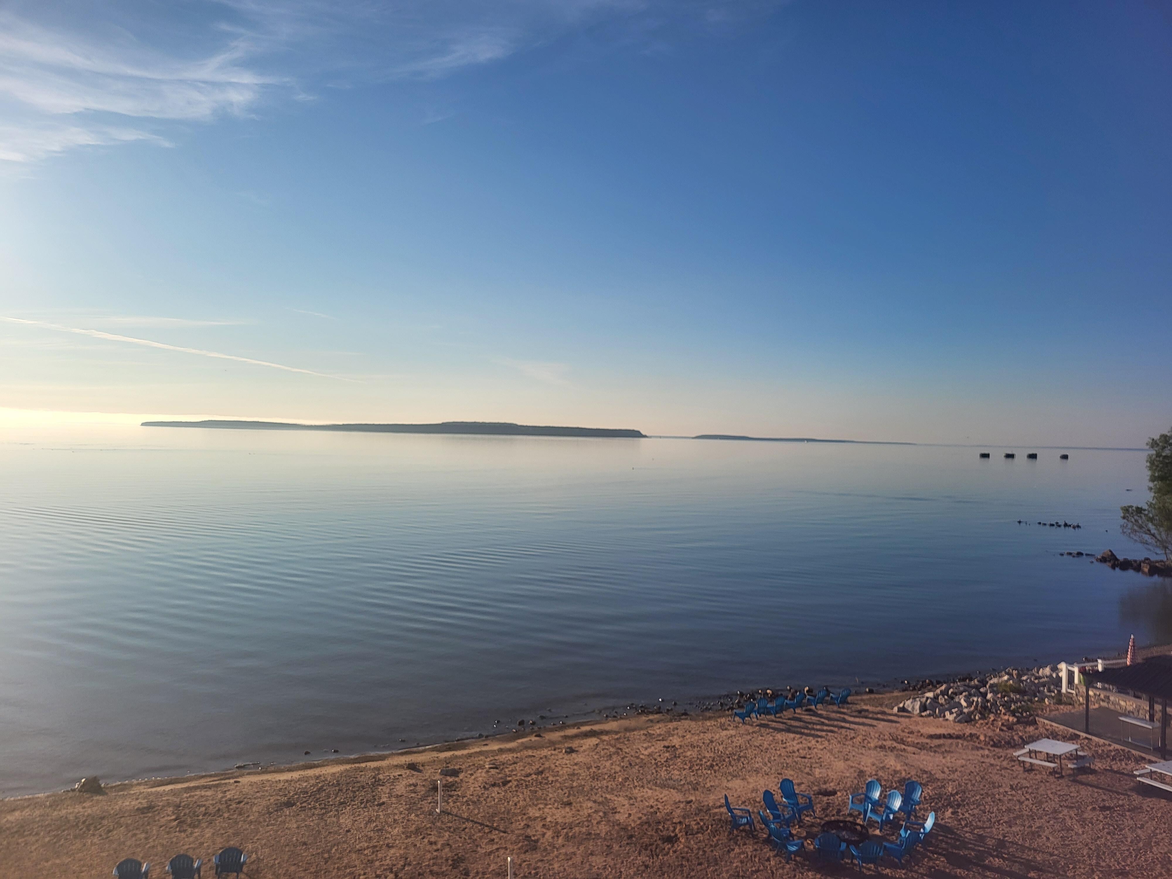 Book Breakers Resort & Beach Bar in St Ignace | Hotels.com
