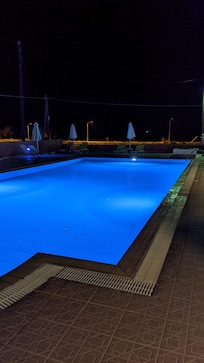 La piscine le soir