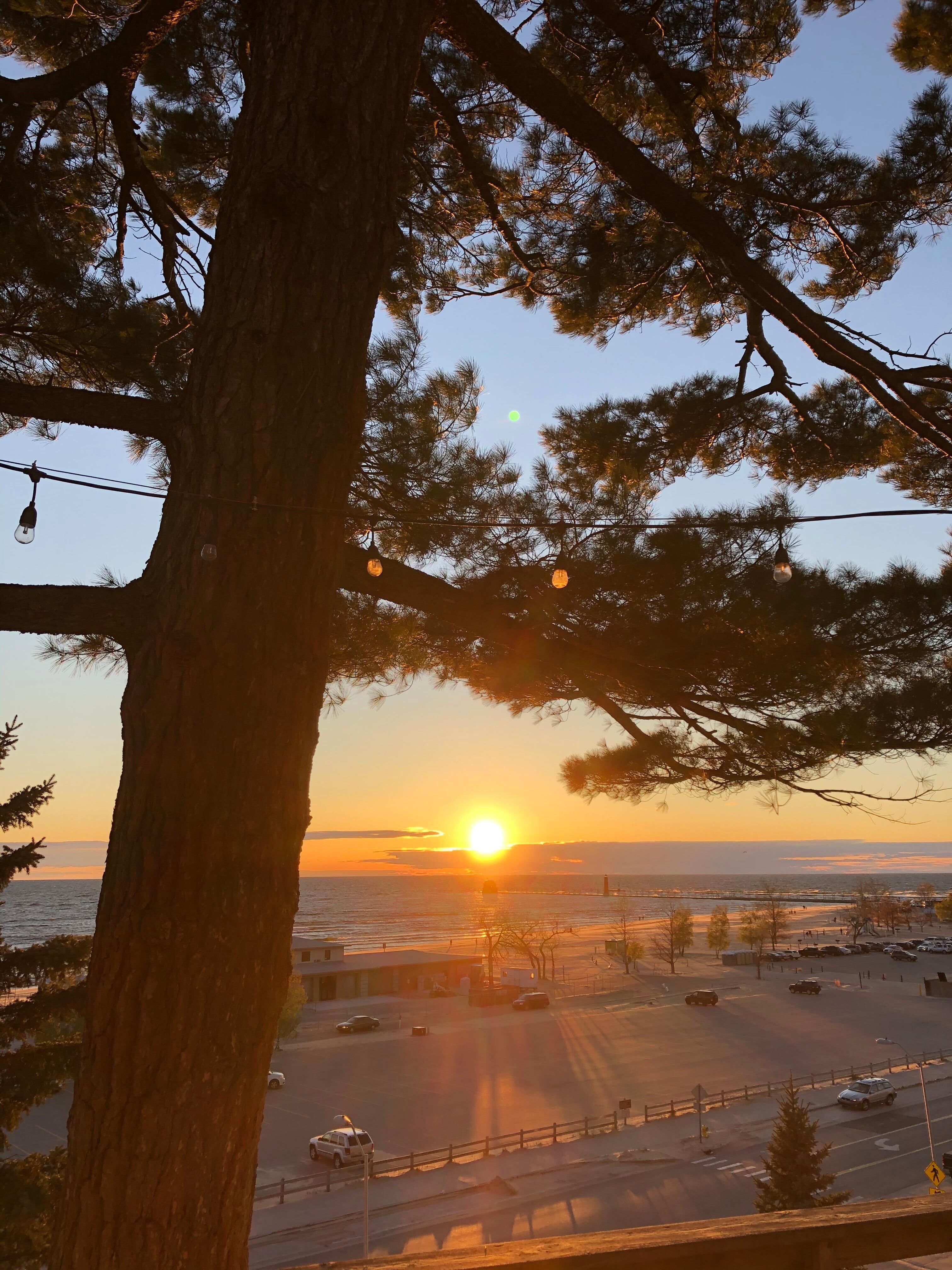 Book Looking Glass Beachfront Inn in Grand Haven | Hotels.com