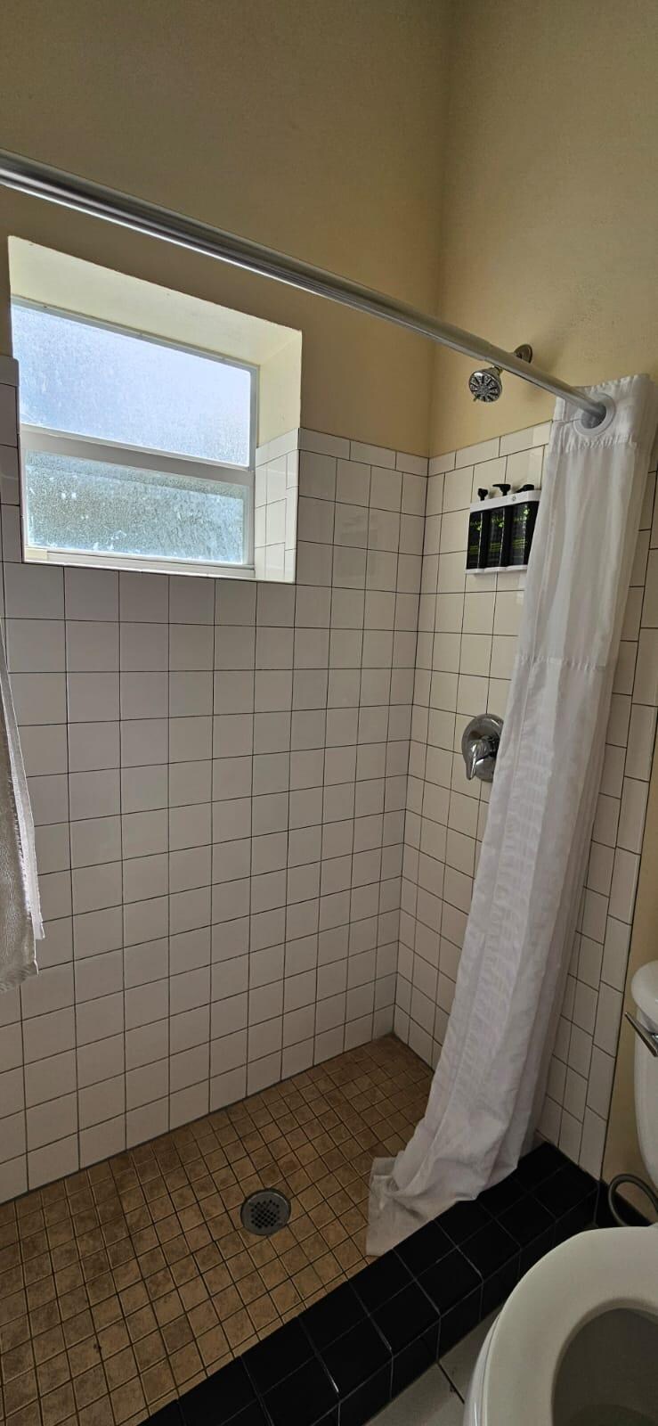 Ducha com excelente pressão. 