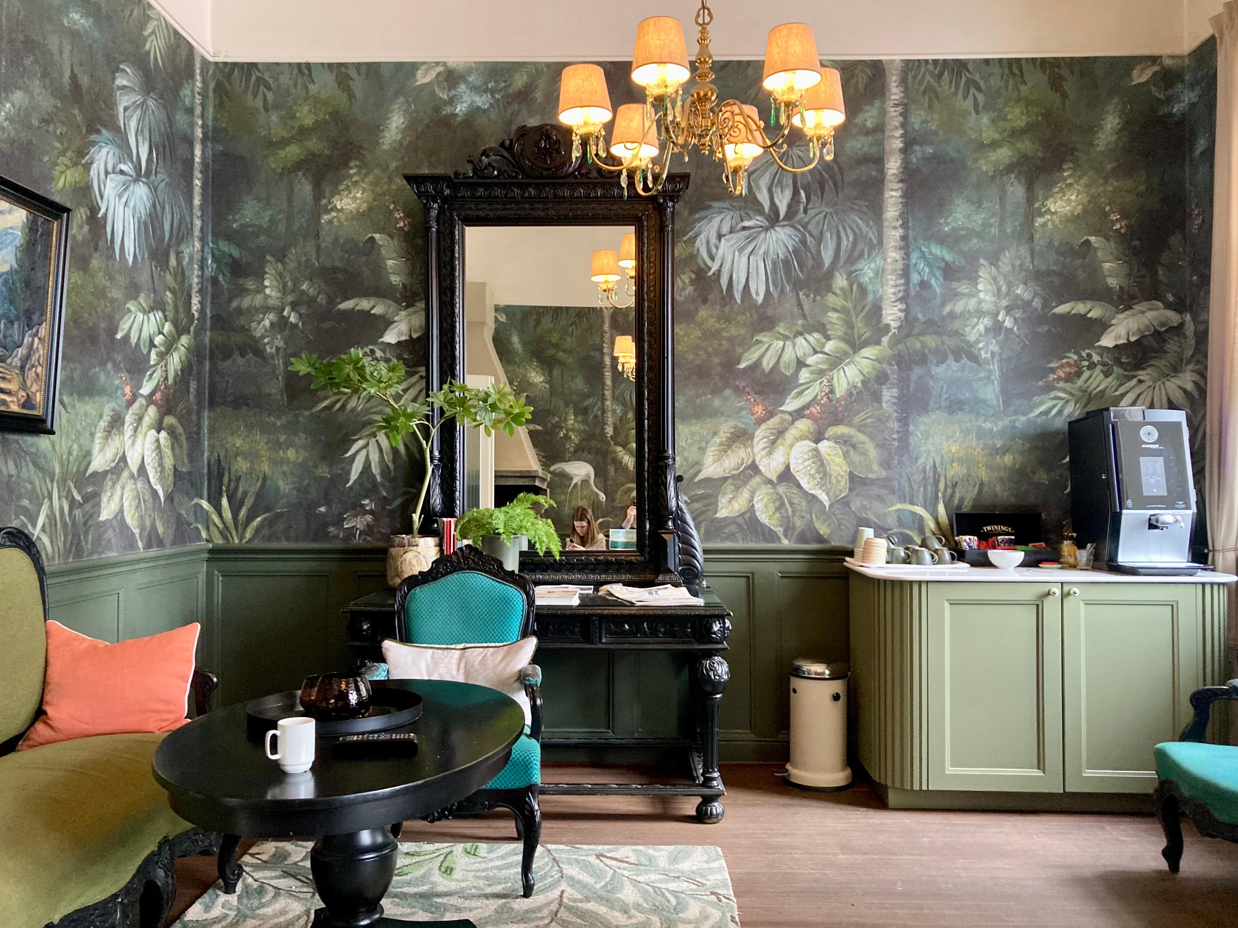 Salong med mulighet for å drikke te og kaffe.