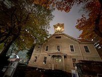 The famous Sapporo clock tower, just a few meters from the hotel. 有名な札幌時計台はホテルからわずか数メートルです。