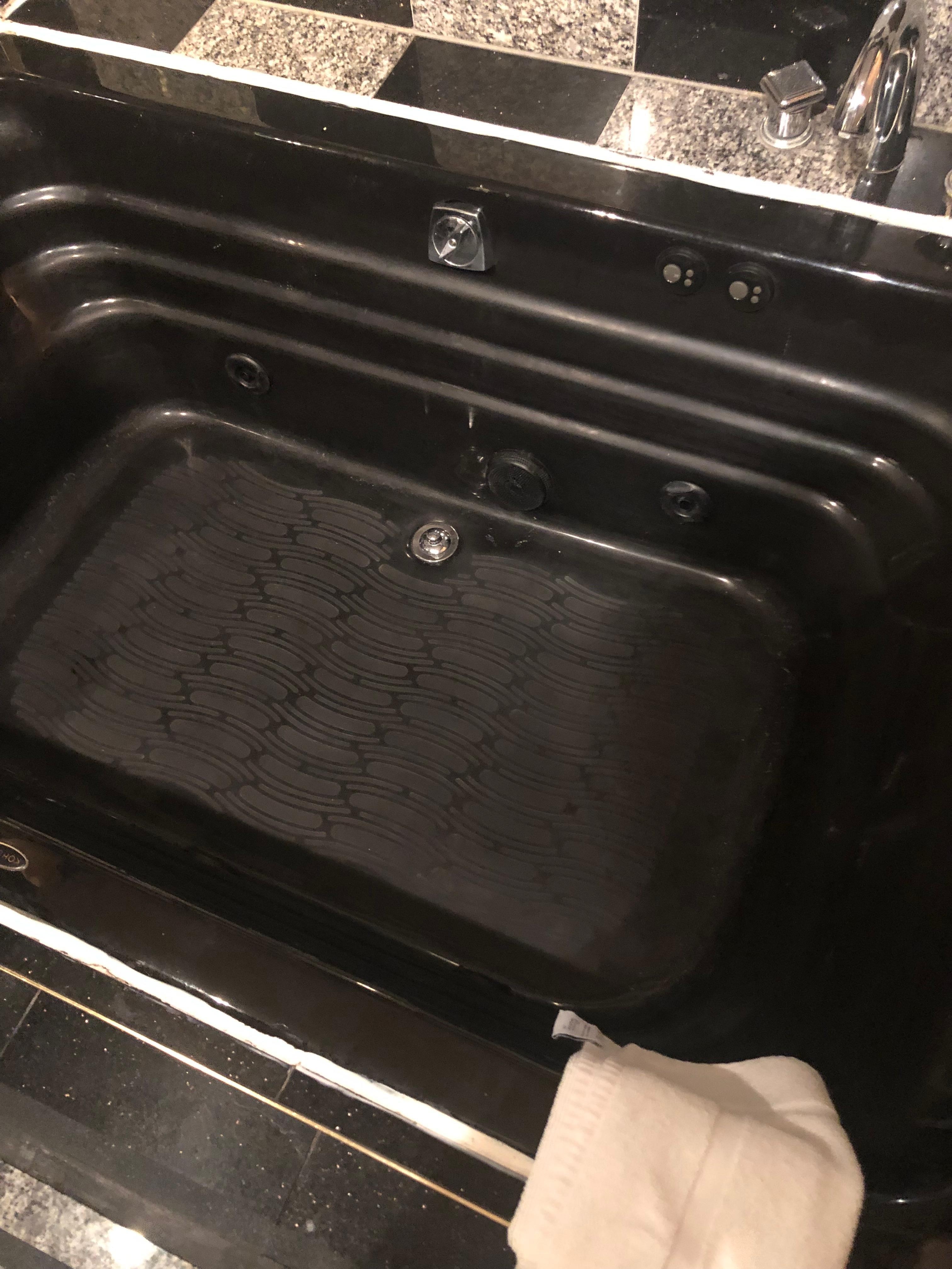 The housekeeper not clean. I noticed bath wall and spa tub dirty 