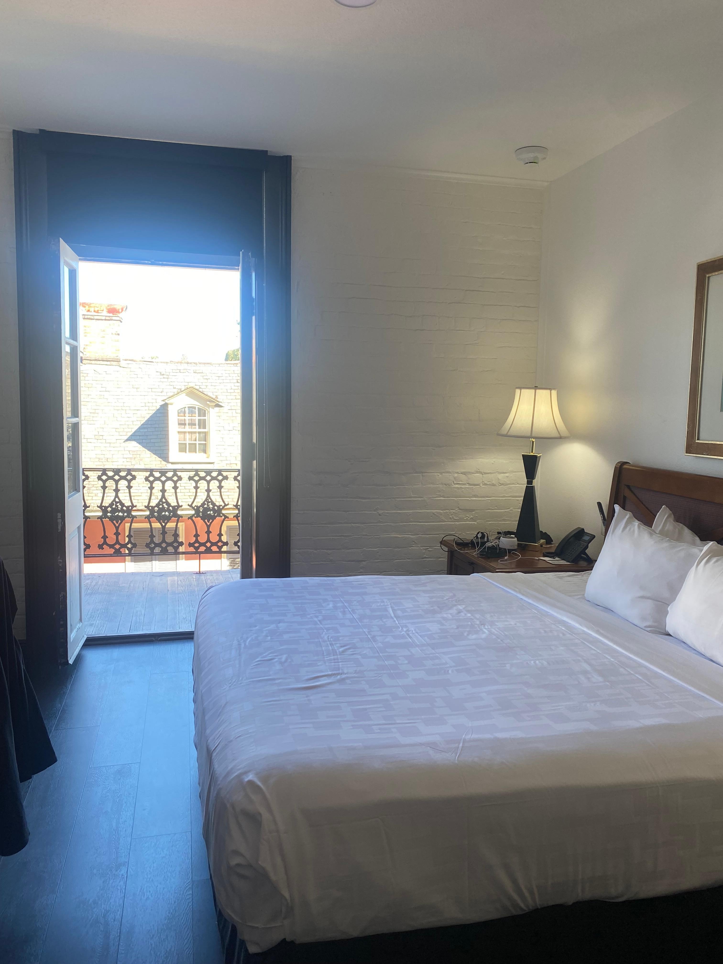 King size room with balcony