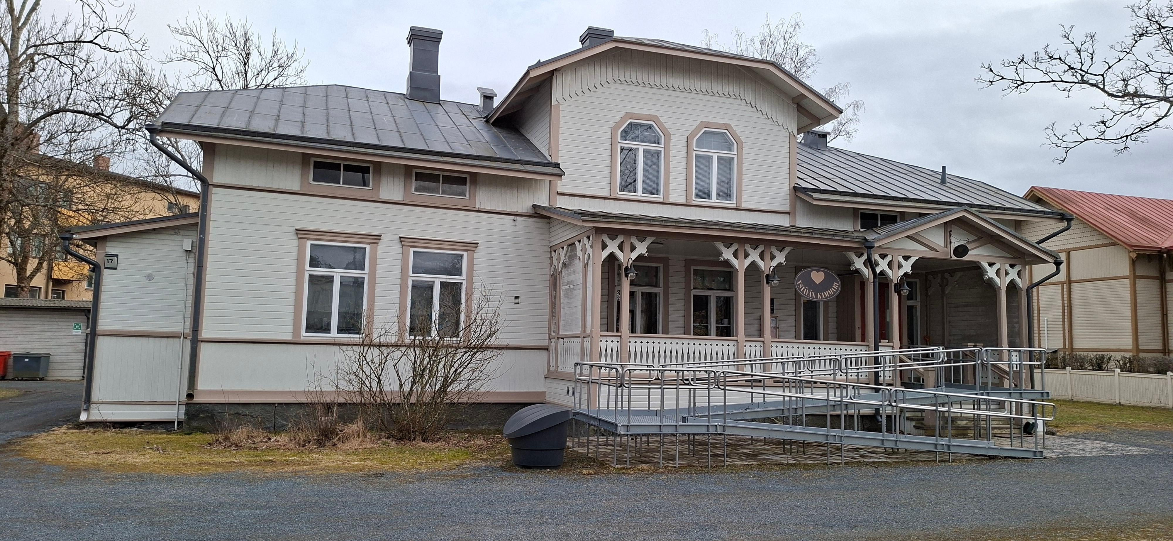 Talo lähellä majapaikkaa.