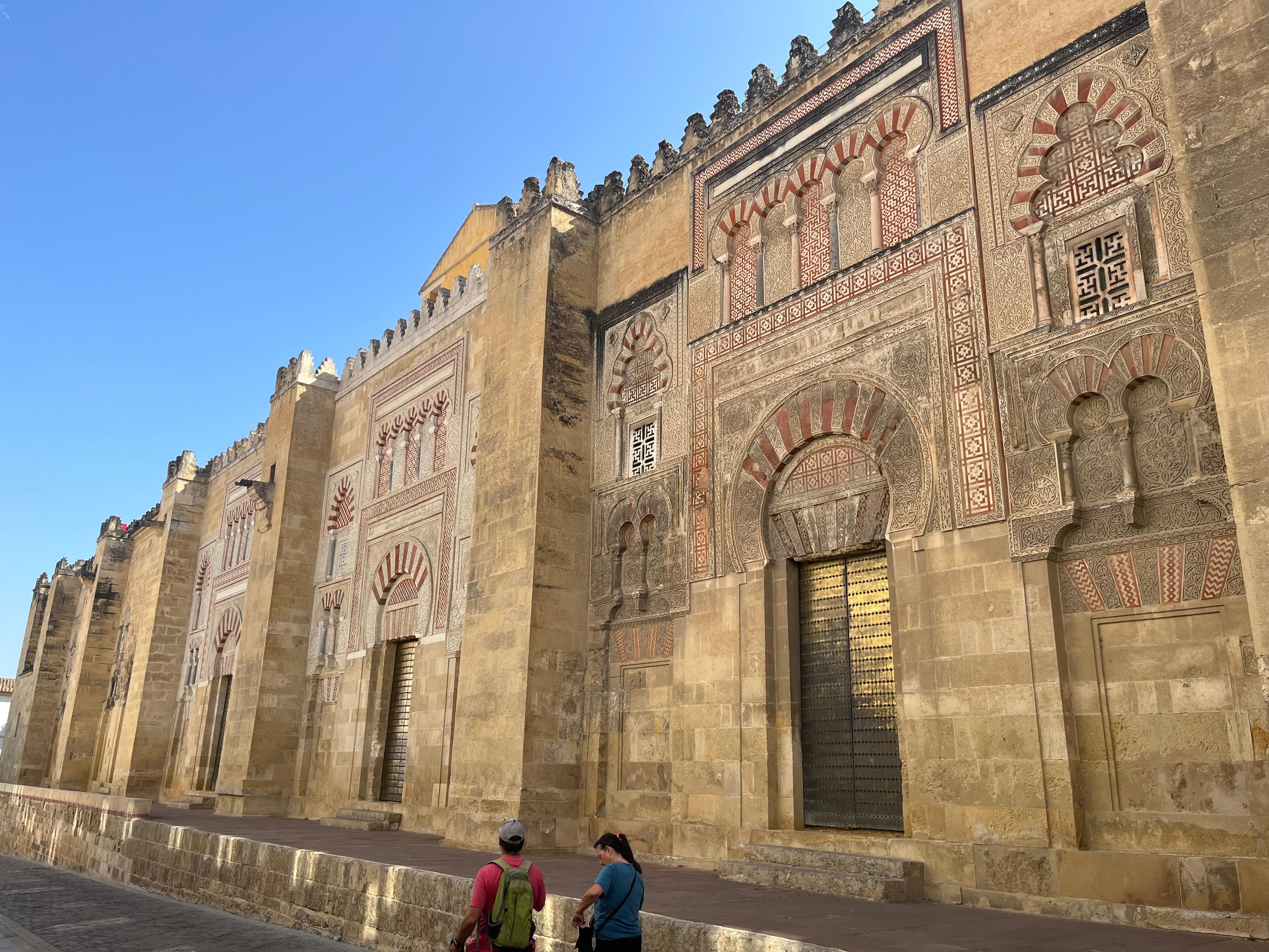 Mezquita across road 