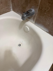 Leaking water all over the place when is open