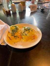 Eggs benny
