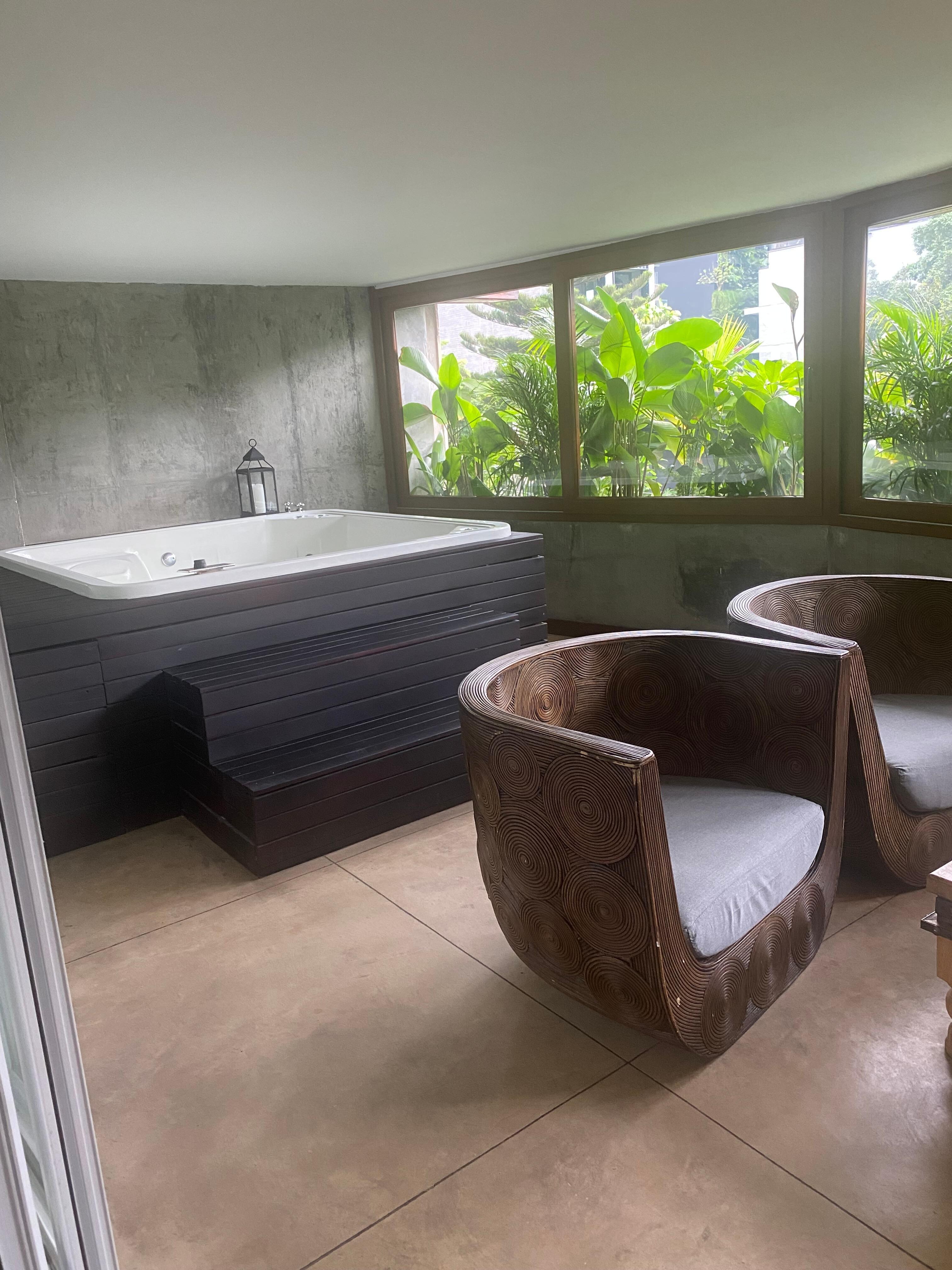 Our room was enhanced by the nice sized jacuzzi 