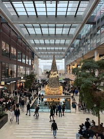 Shopping anexo ao Hotel.