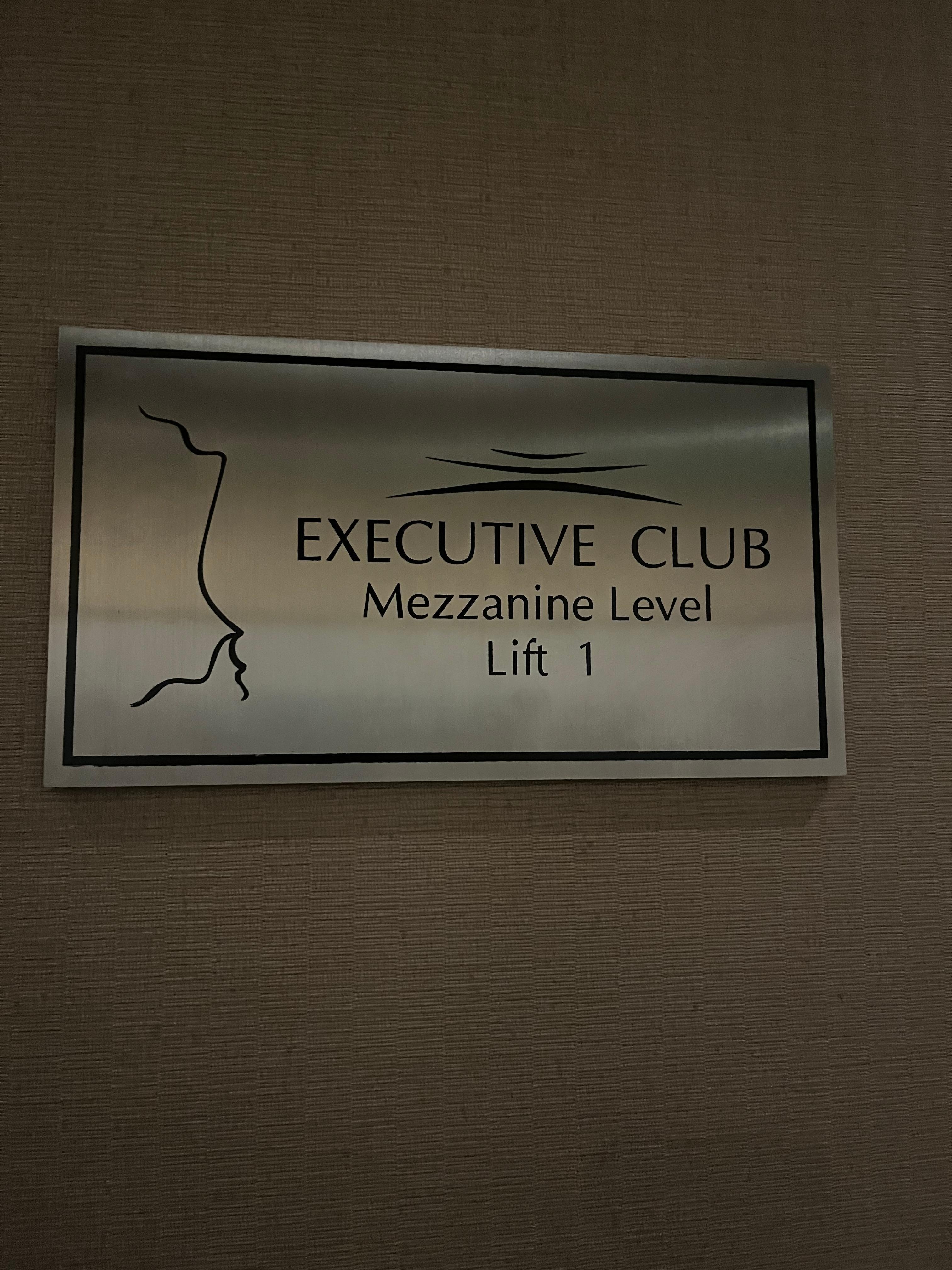 Lounge ( tilkøb) stort udvalg af drikkevarer, snacks og mad