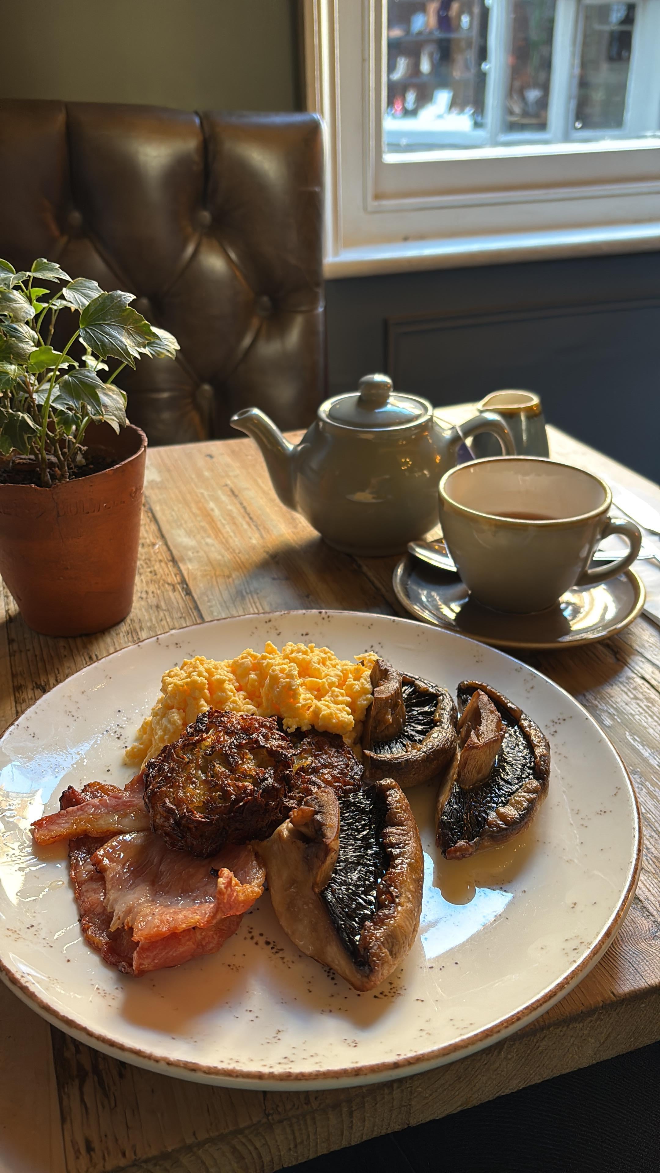I only wanted half the breakfast. Add sausage, black pudding toast and beans
