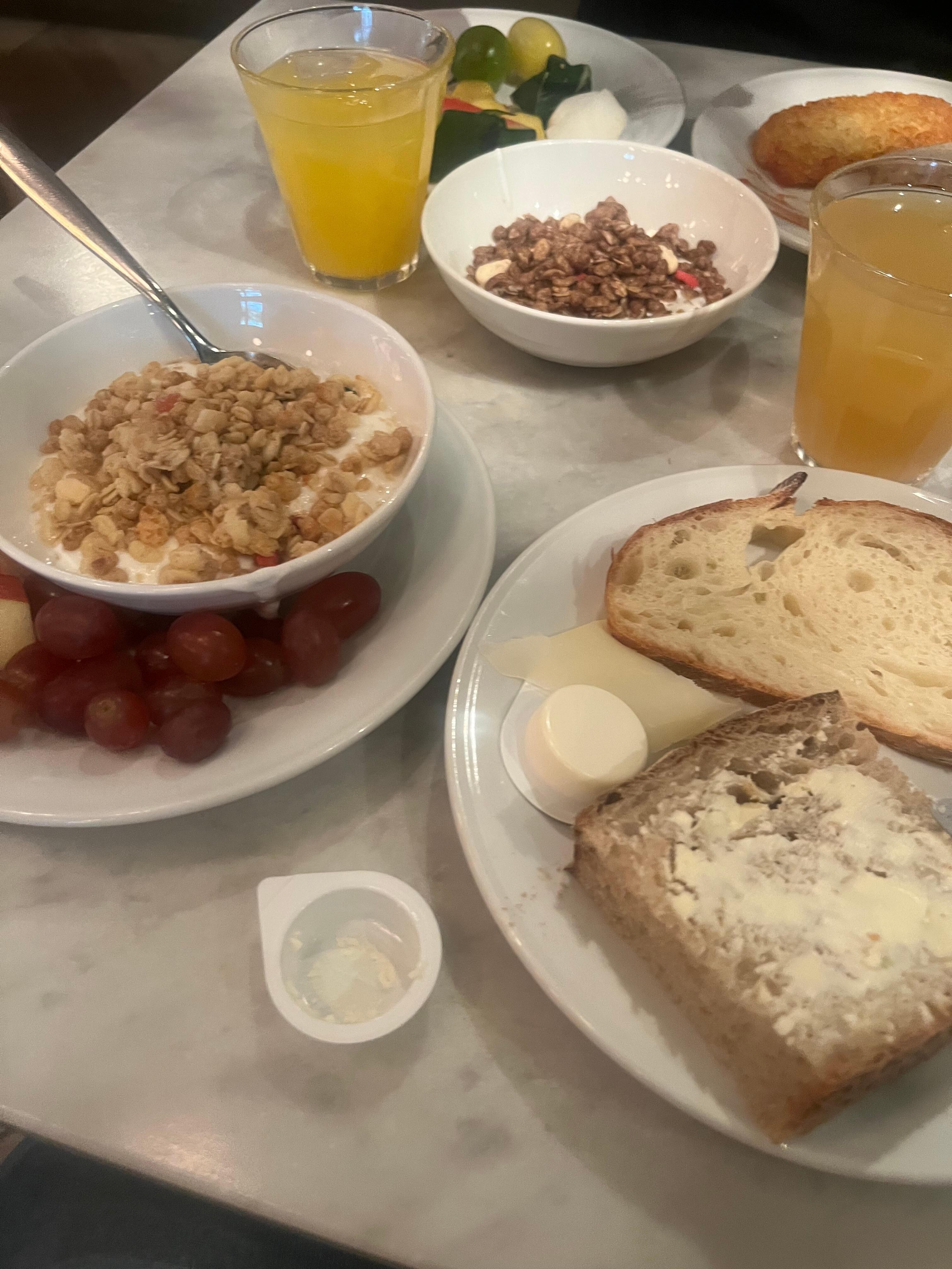 Exempel på hur frukosten kan se ut. Fanns mycket mer varmrätter att välja mellan.