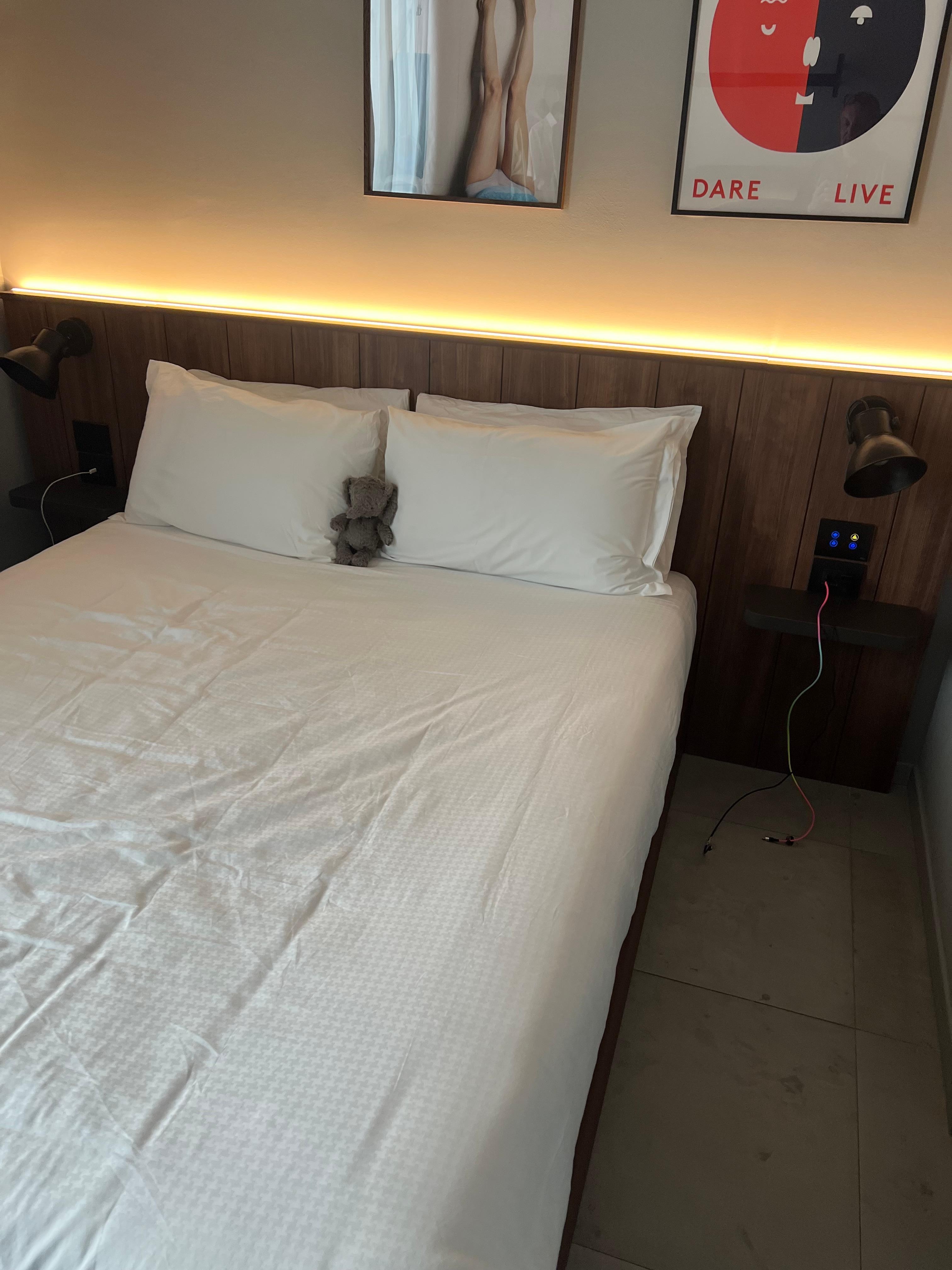 Comfy bed, ultra modern lights and buttons 