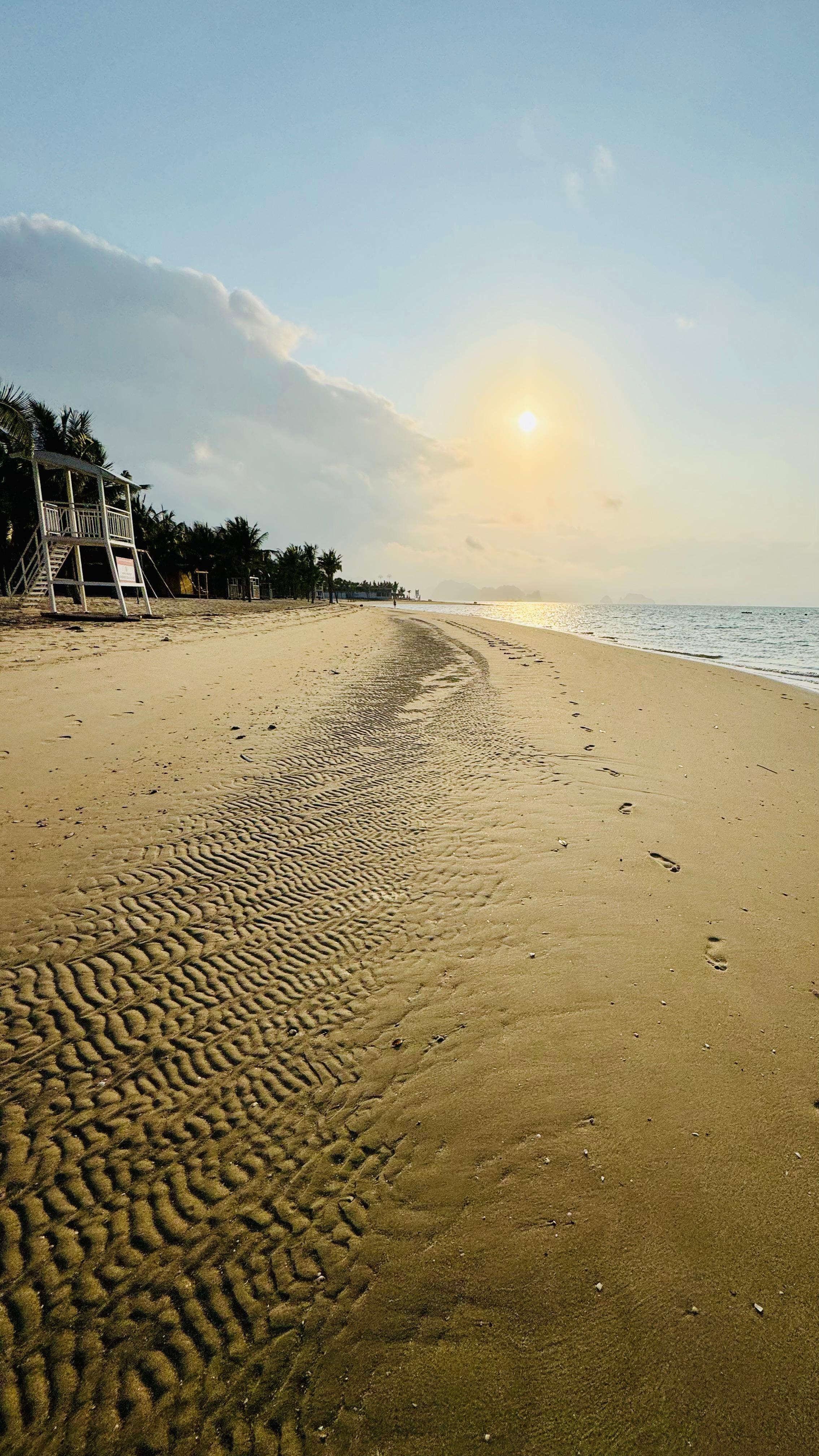 Beach 10 minutes walk