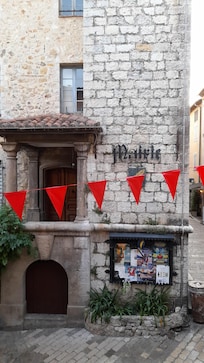 Mairie de Valbonne  juste à côté.