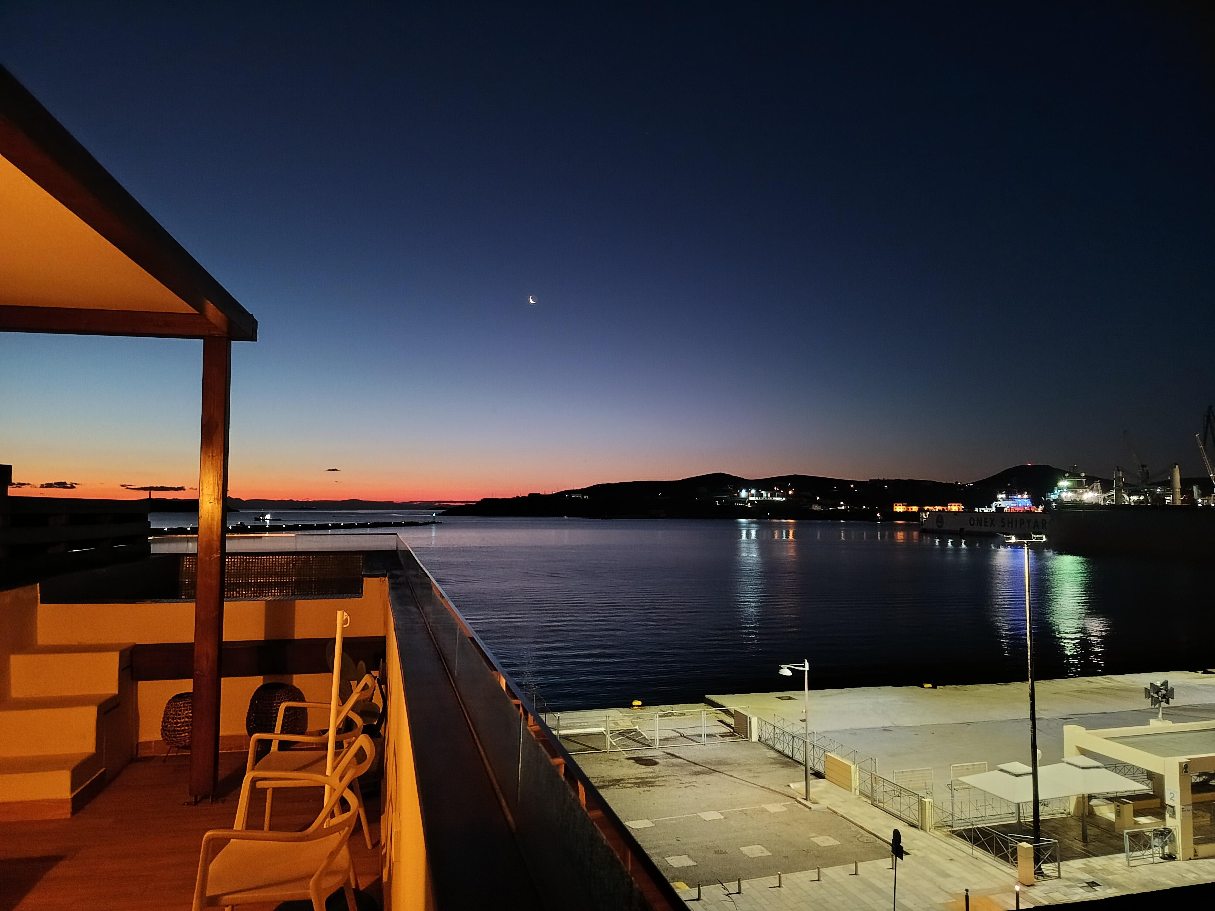 Λυκαυγές πολύχρωμο...