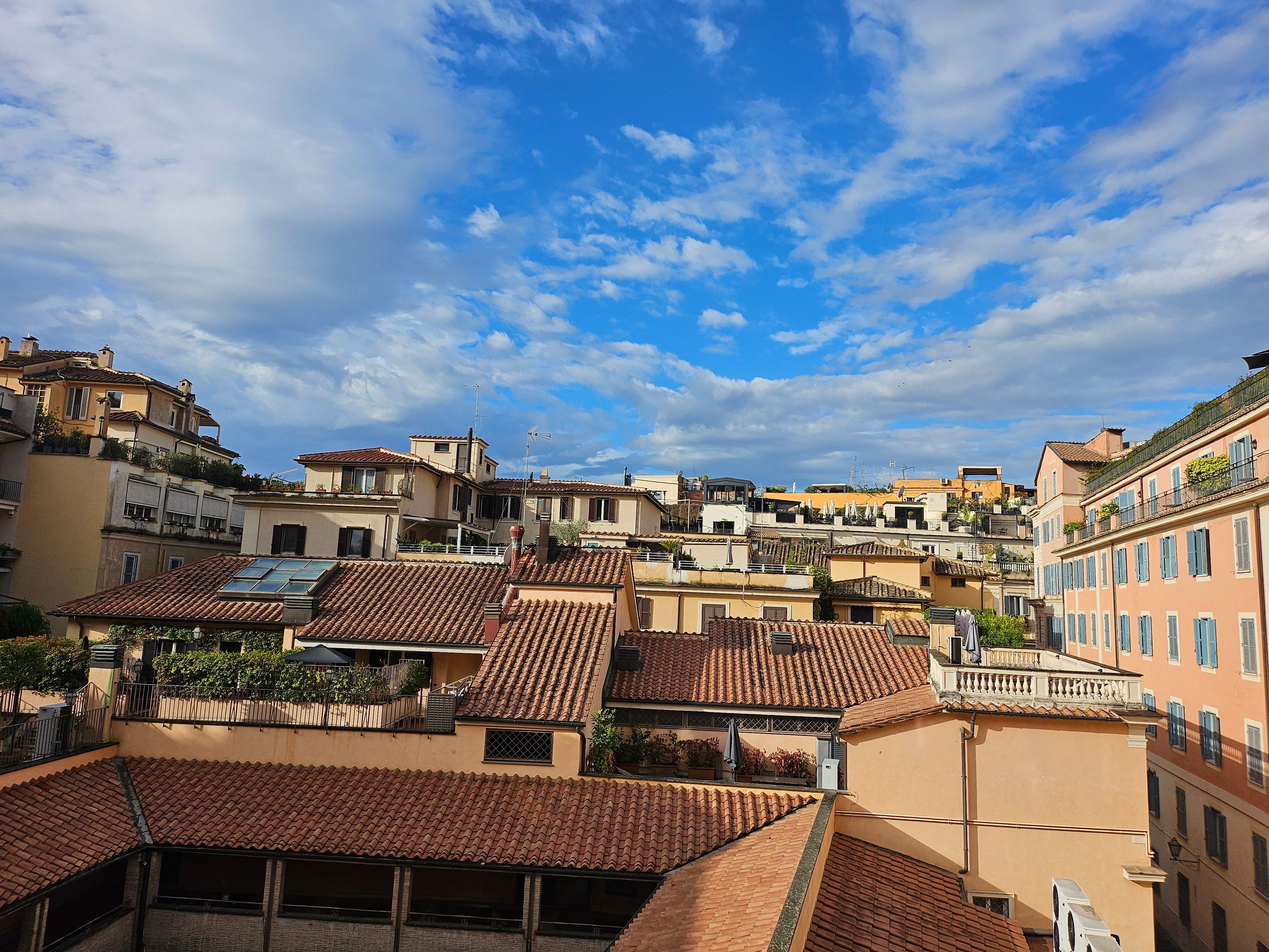 숙소창문에서 보이는 풍경