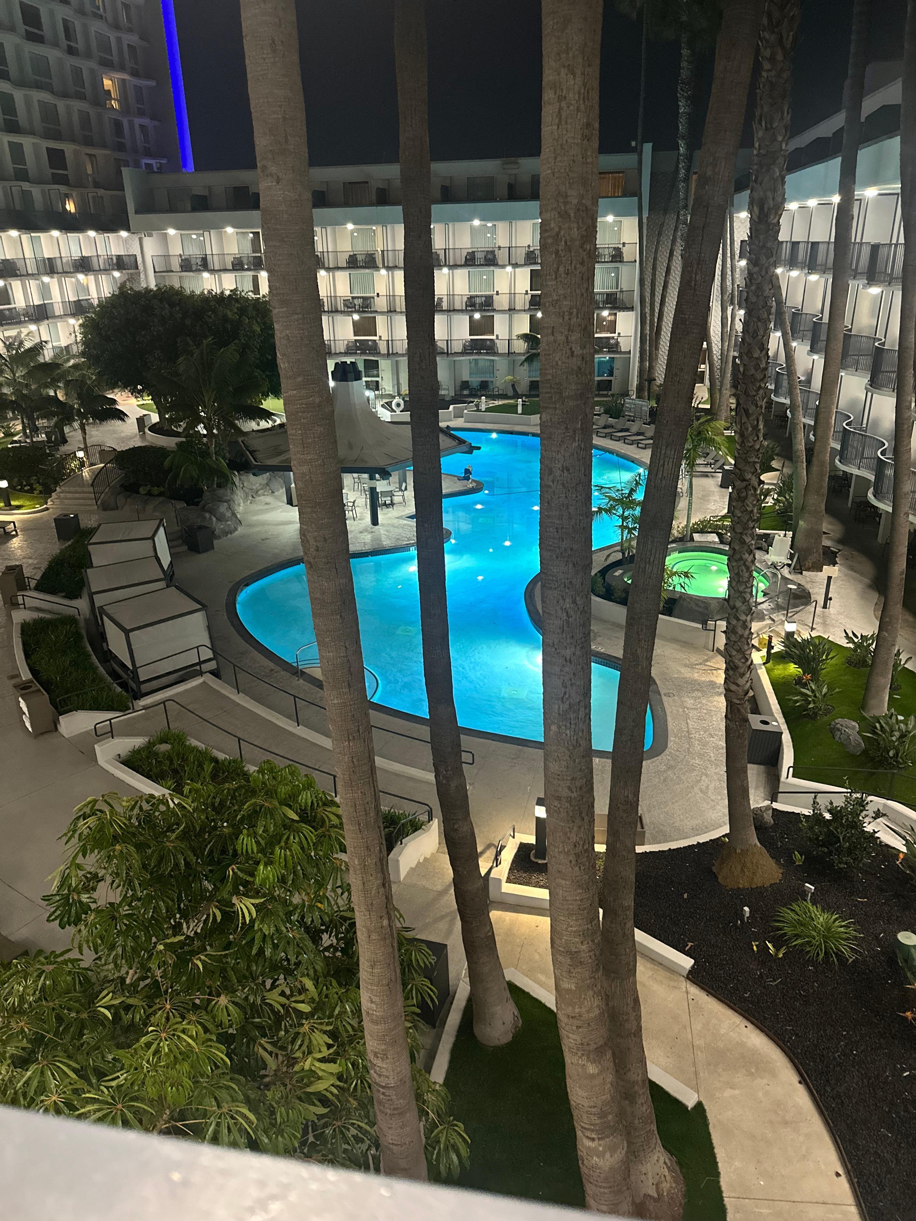 Great view and nice pool with Hot tub 