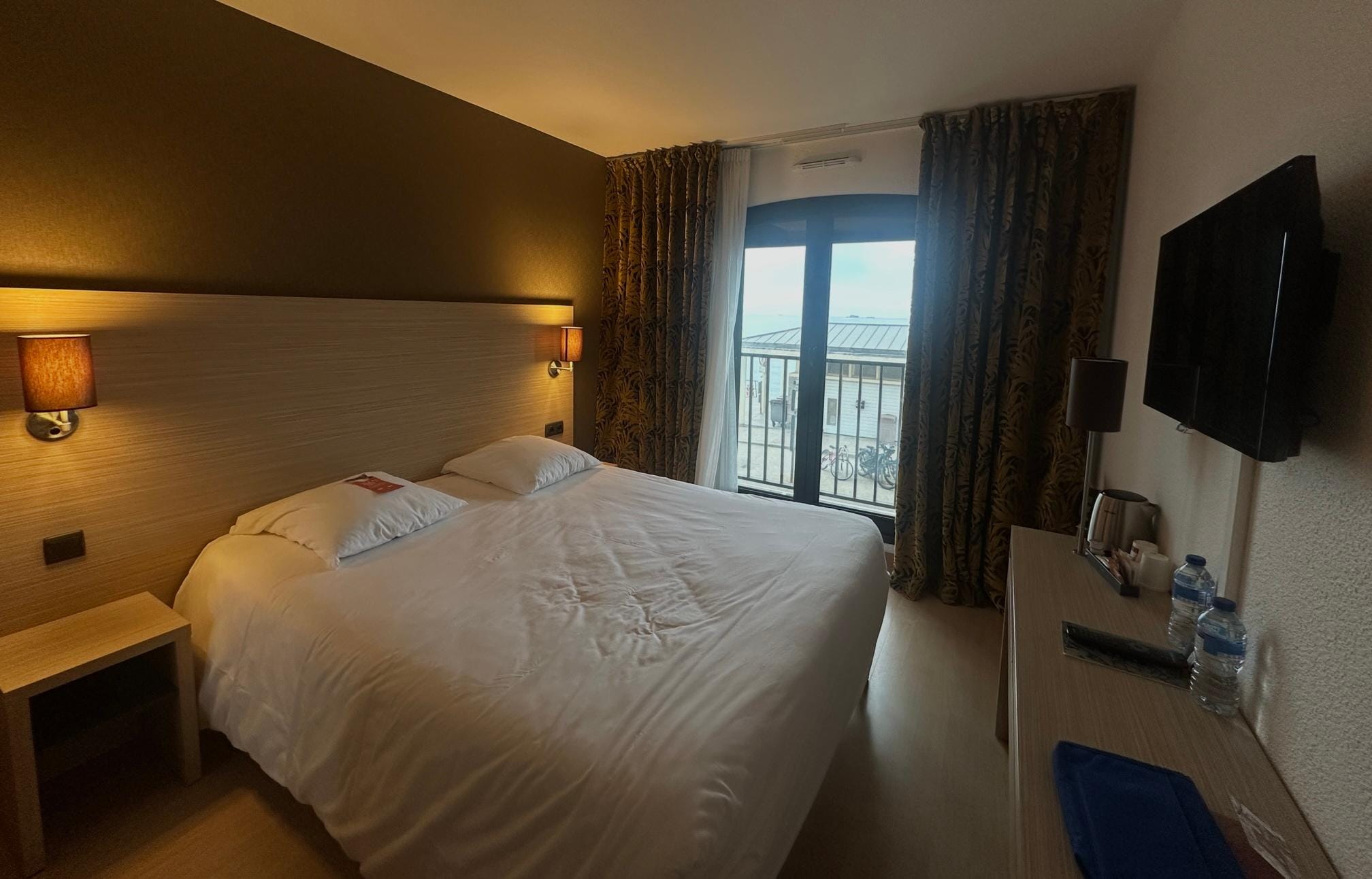 Hotelzimmer, erstes Obergeschoss, mit Meersicht.