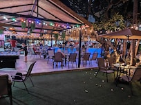 Bar & pool area