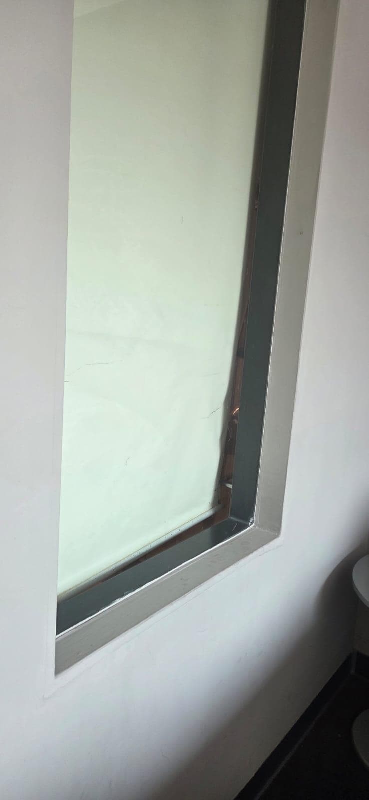  not covering complete window due to rod.