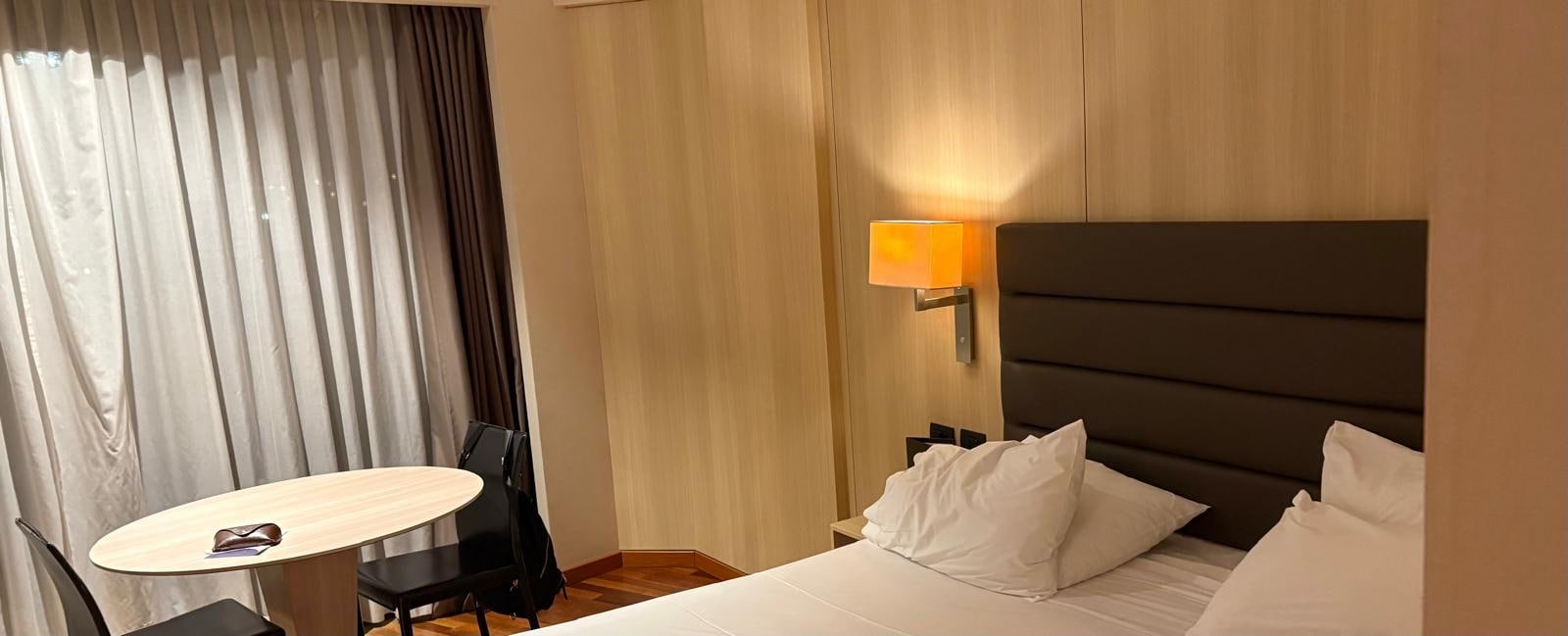 La cama estaba desecha como si alguien se hubiese hechado una siesta