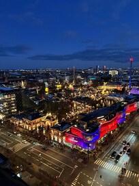 Utsikt fra rommet rett ned til tivoli