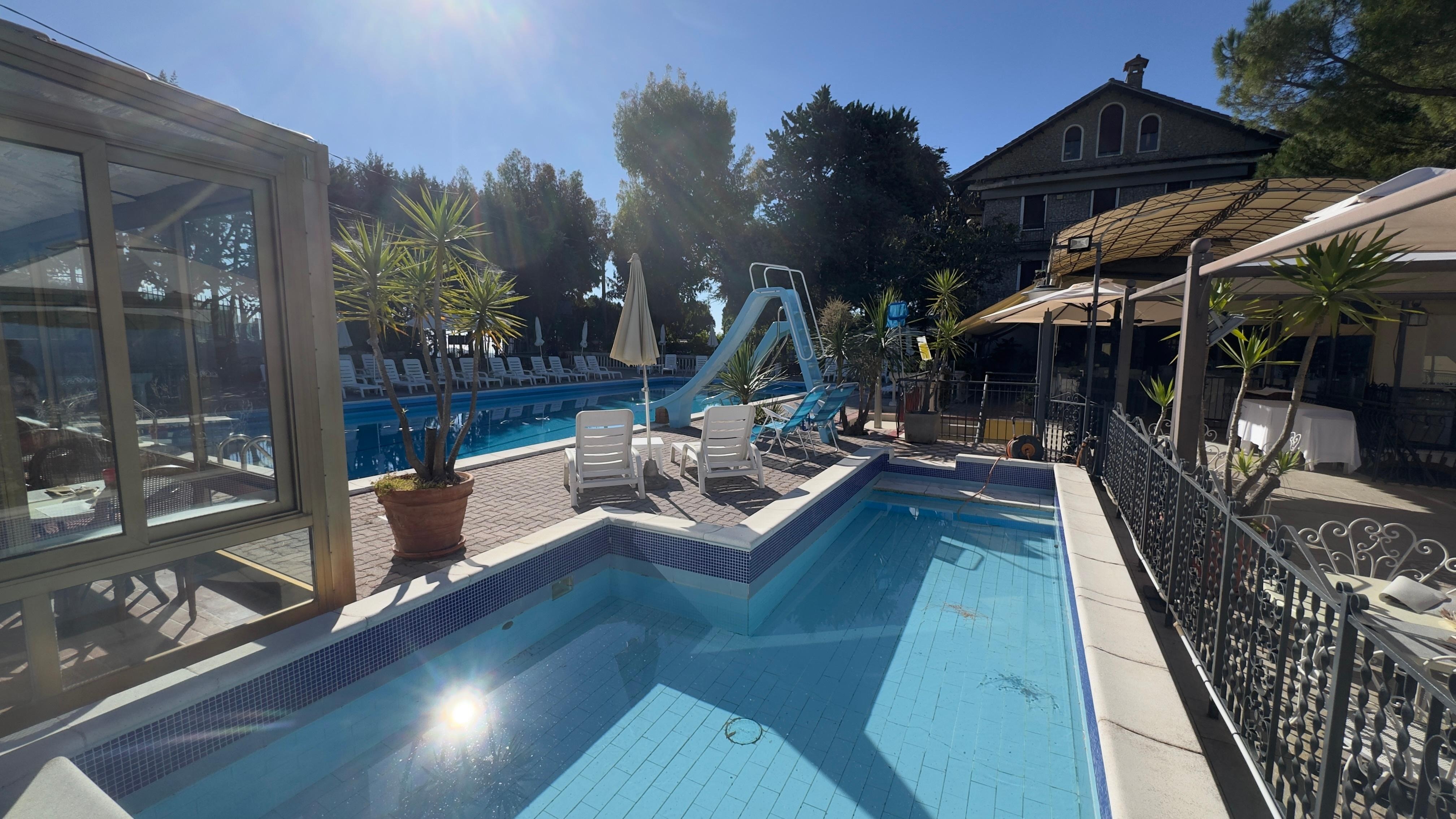 Breakfast patio with swimming pool 