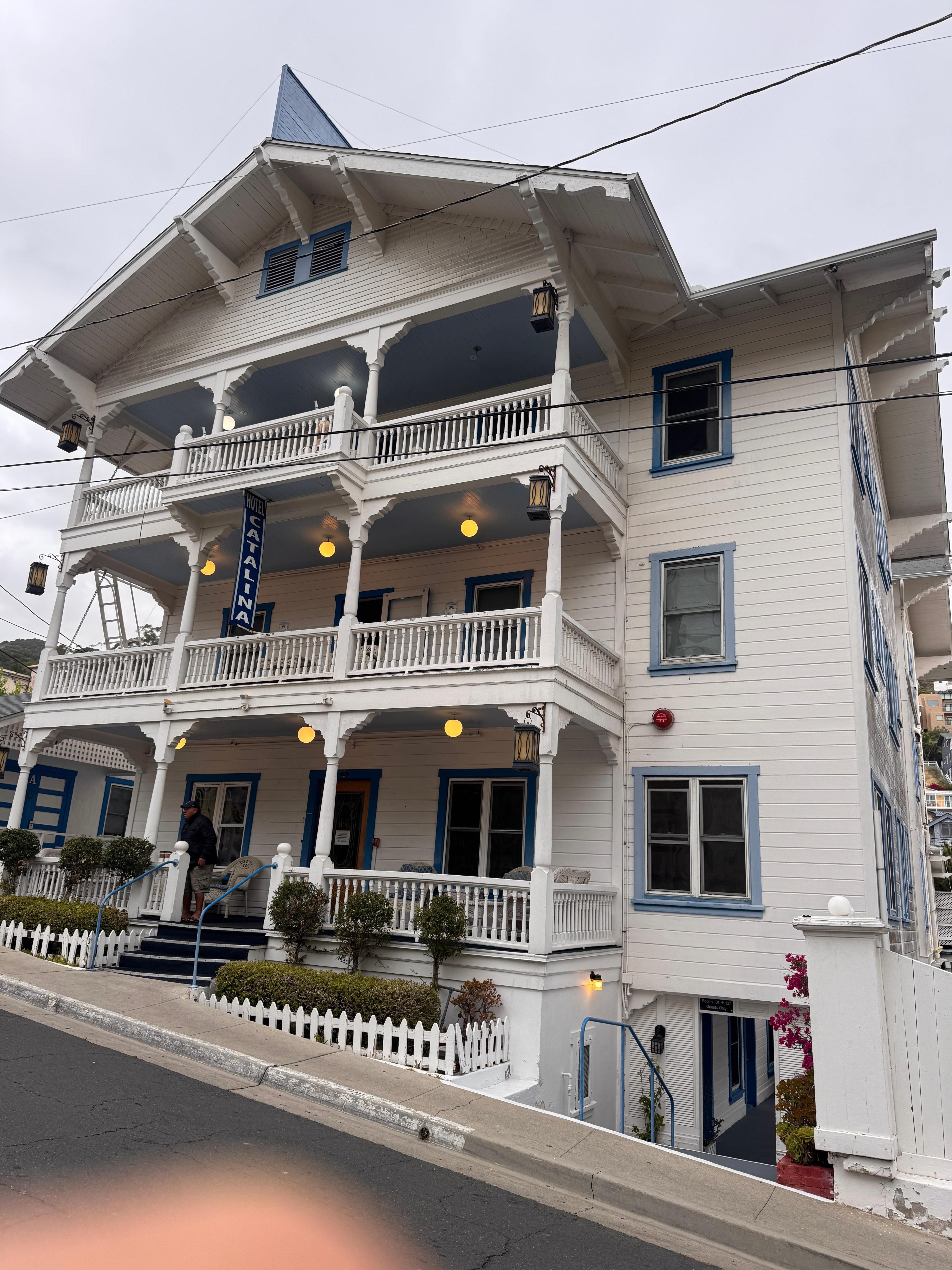 3 floors, well kept. 