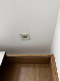 Várias lâmpadas queimadas ( e por favor usem lâmpadas de cor quente ( as brancas para um quarto são terríveis )