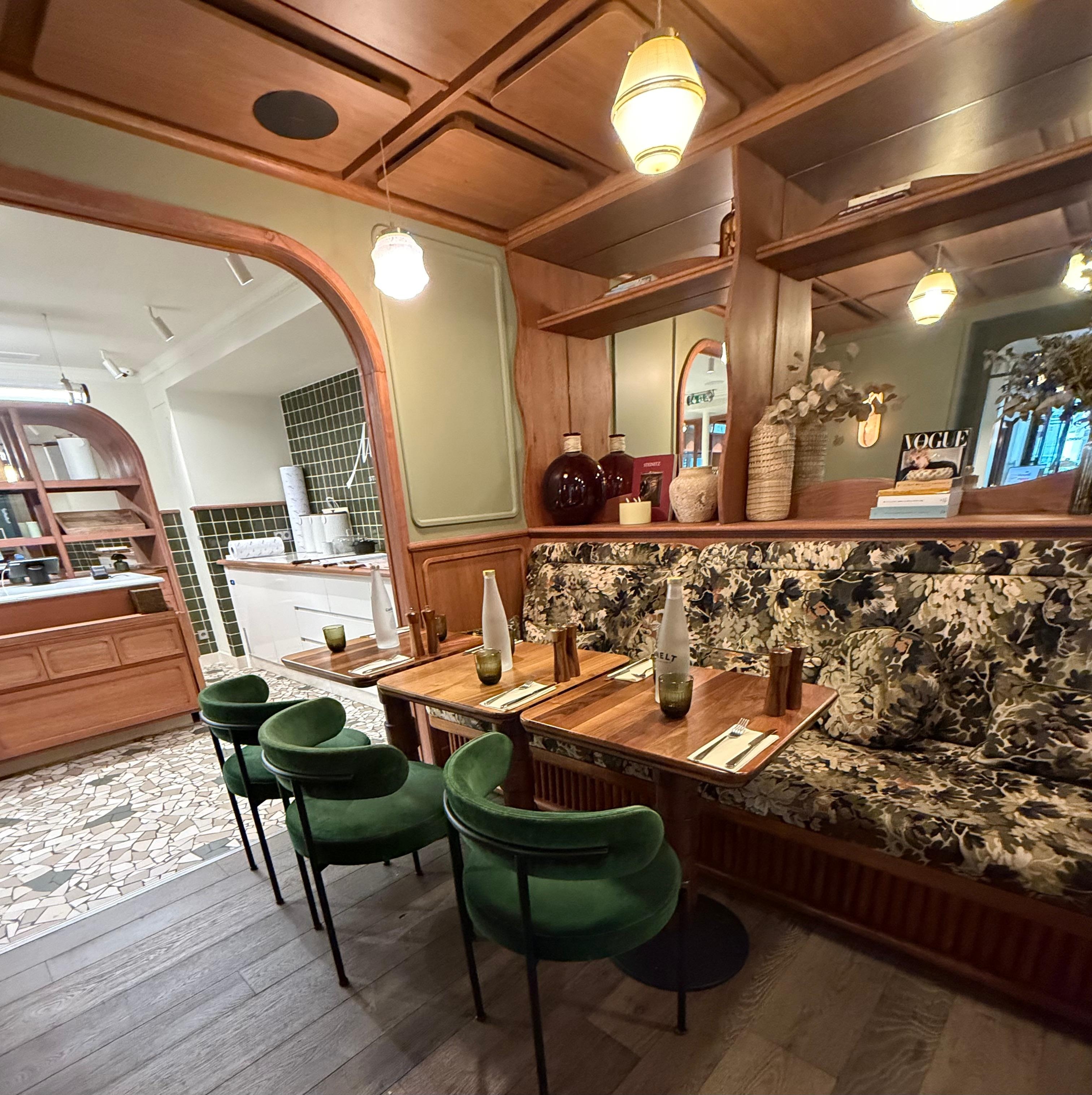 The breakfast area is tiny. The French are so polite they make it work. But if a rowdy family arrived there would be problems.