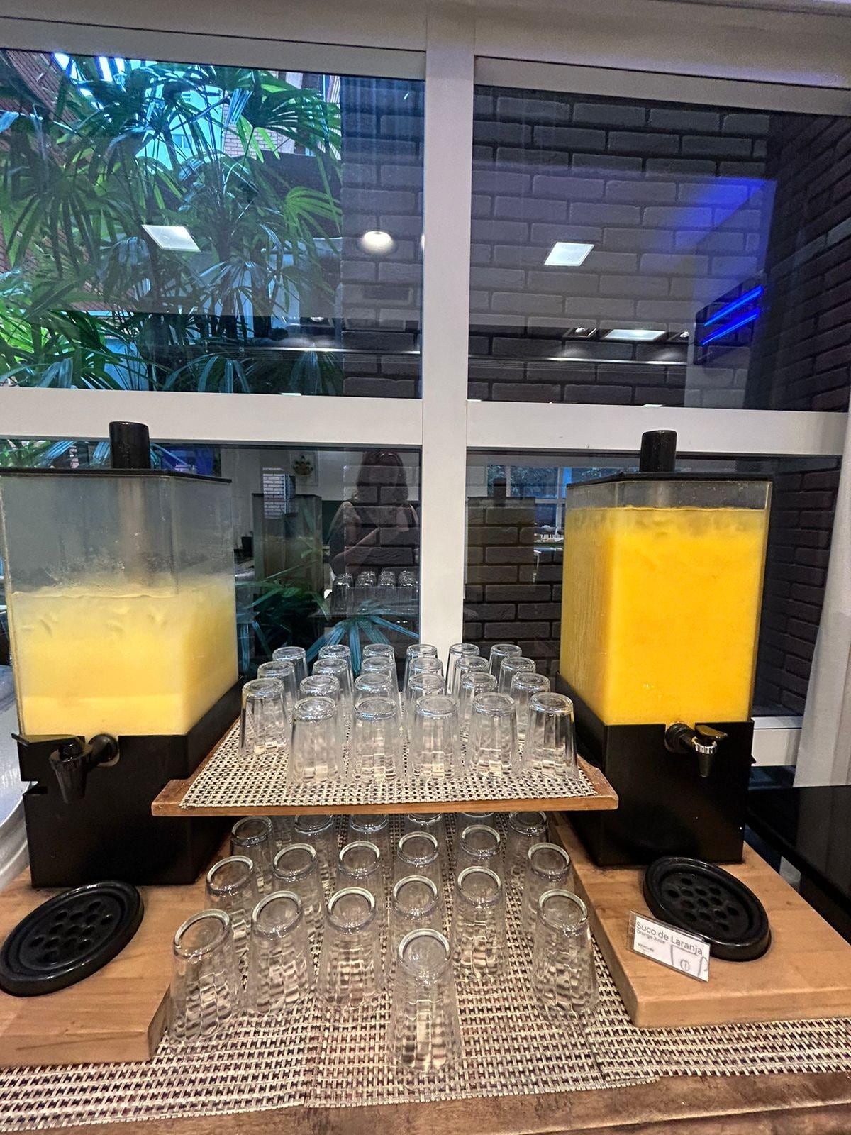 Sucos em duas camadas.