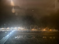 기차가 보이는 야경이 정겨워요