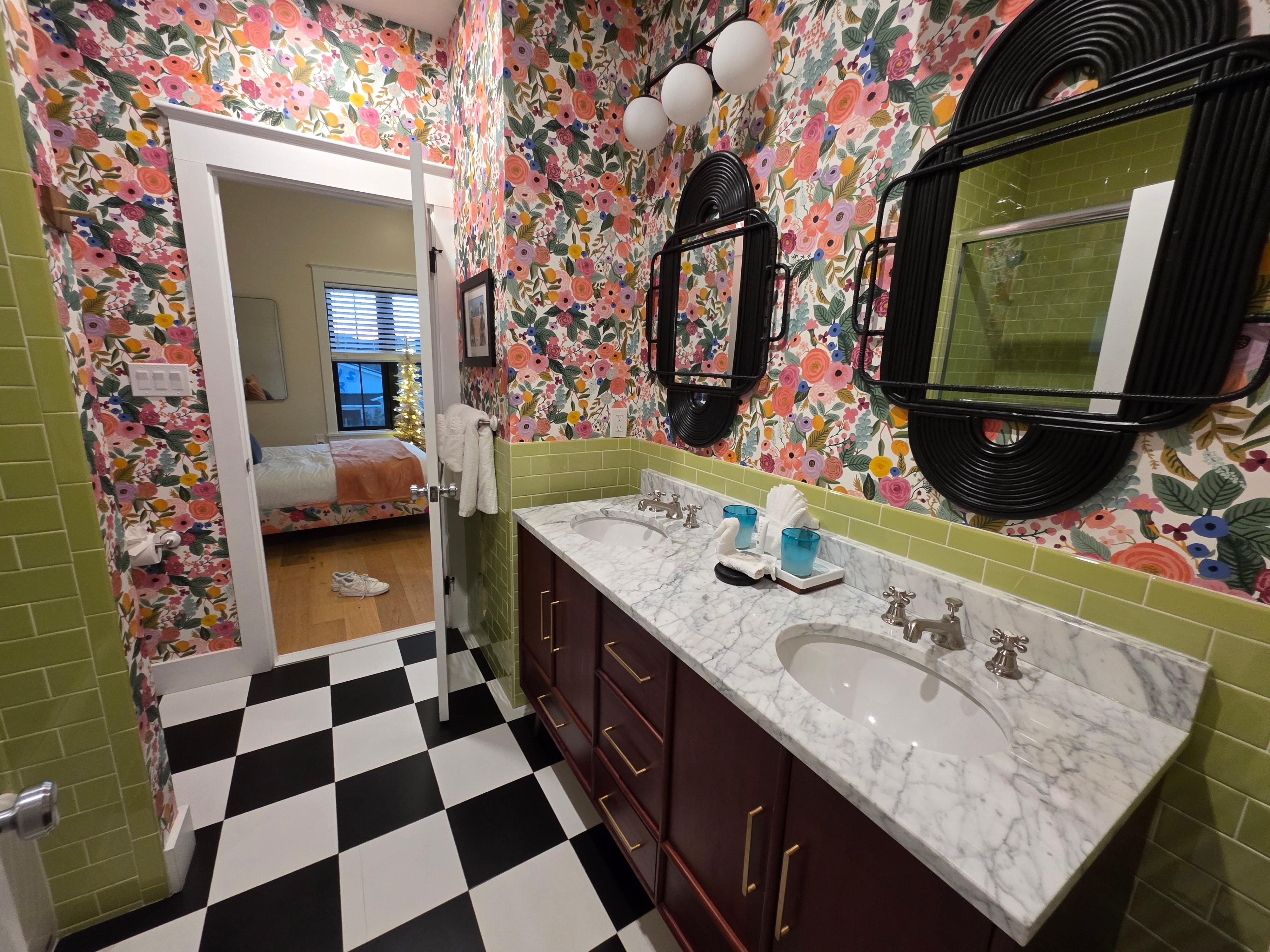 Upstairs Shared Bathroom