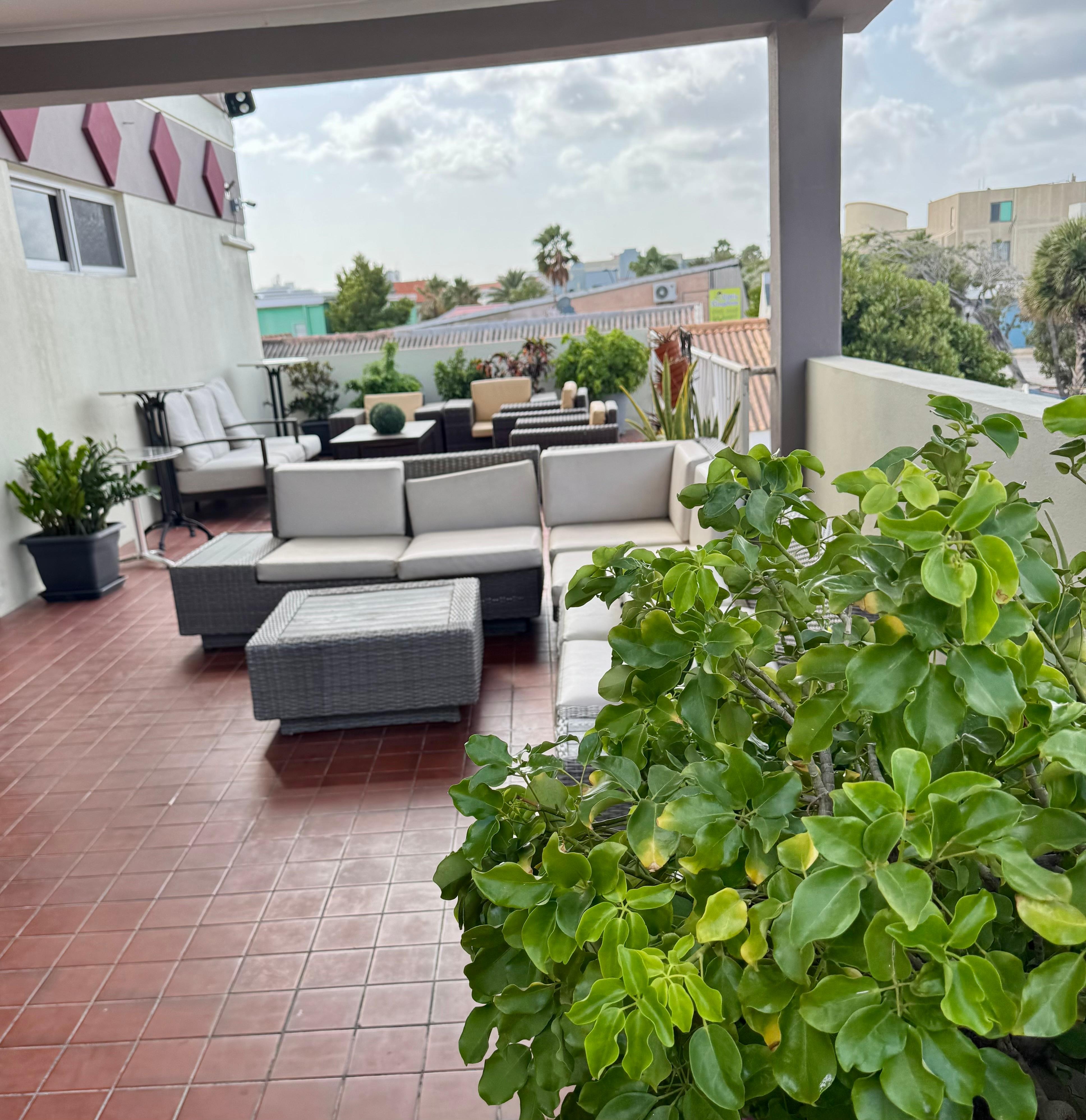 2nd floor outdoor area