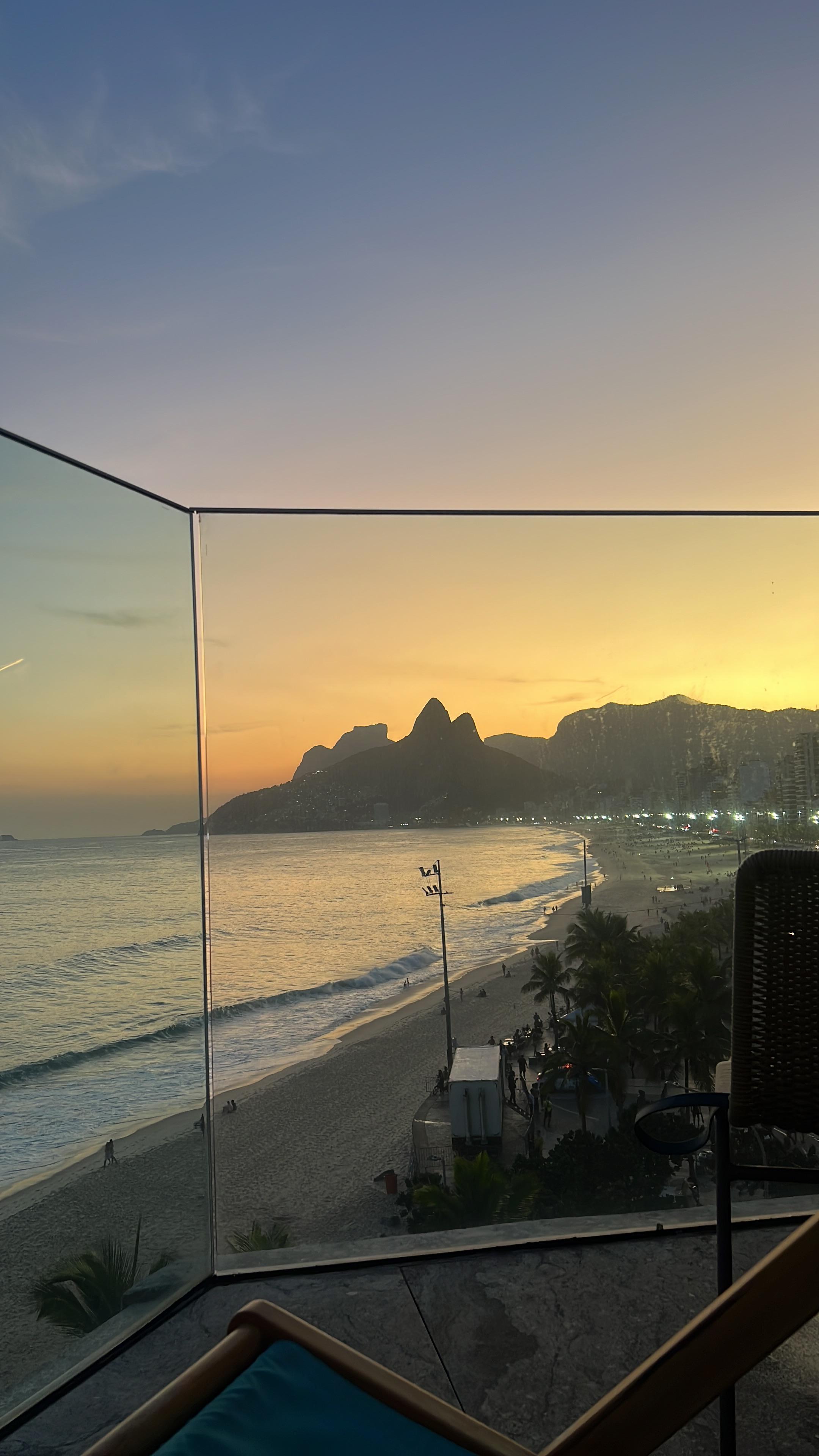 Pôr do sol da piscina