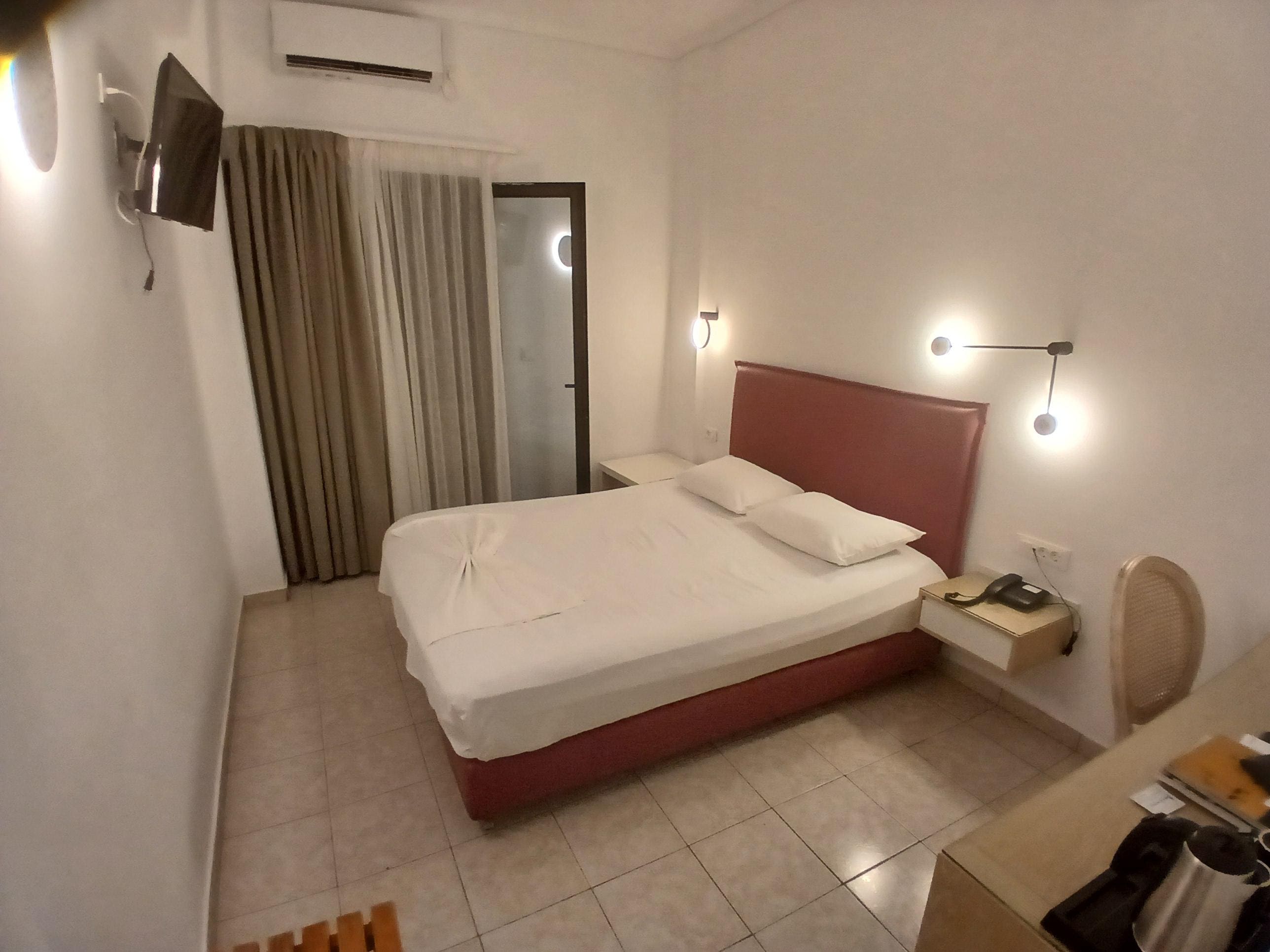 good double bed.. soundproof room