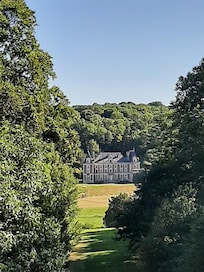Superbe château dans un grand parc magnifique