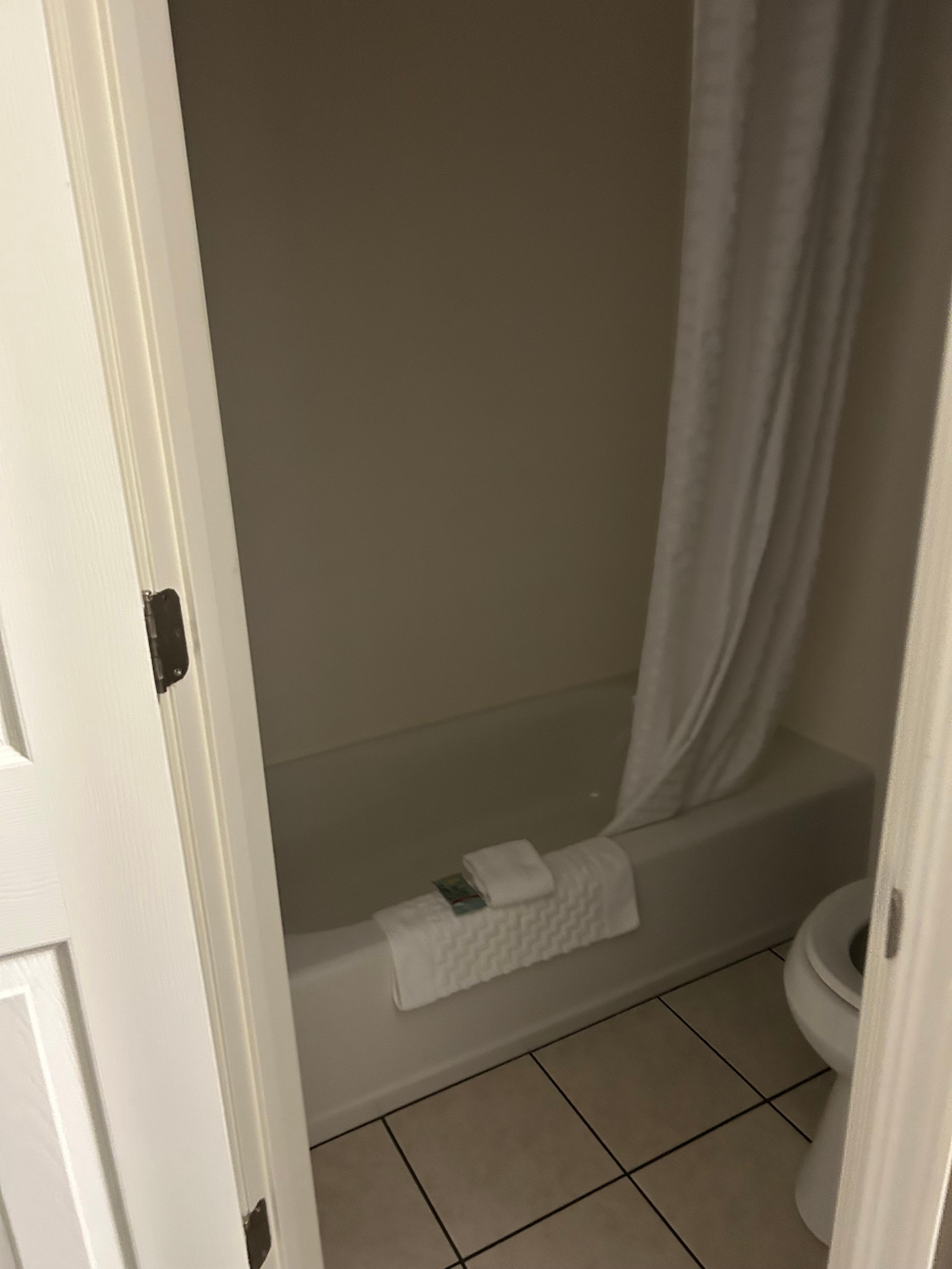 207 had a broken shower. Only issue with this stay