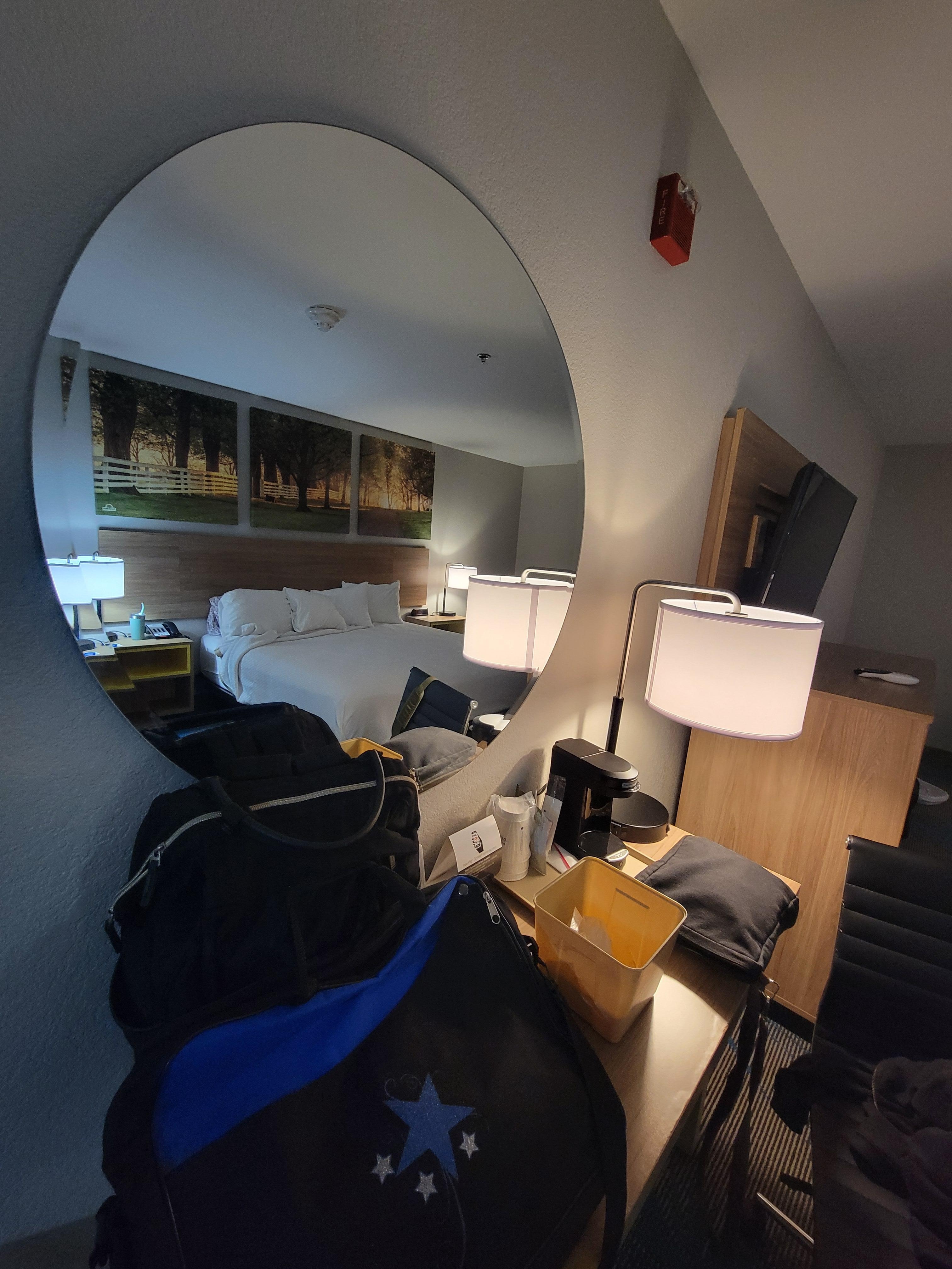 Pretty spacious room.