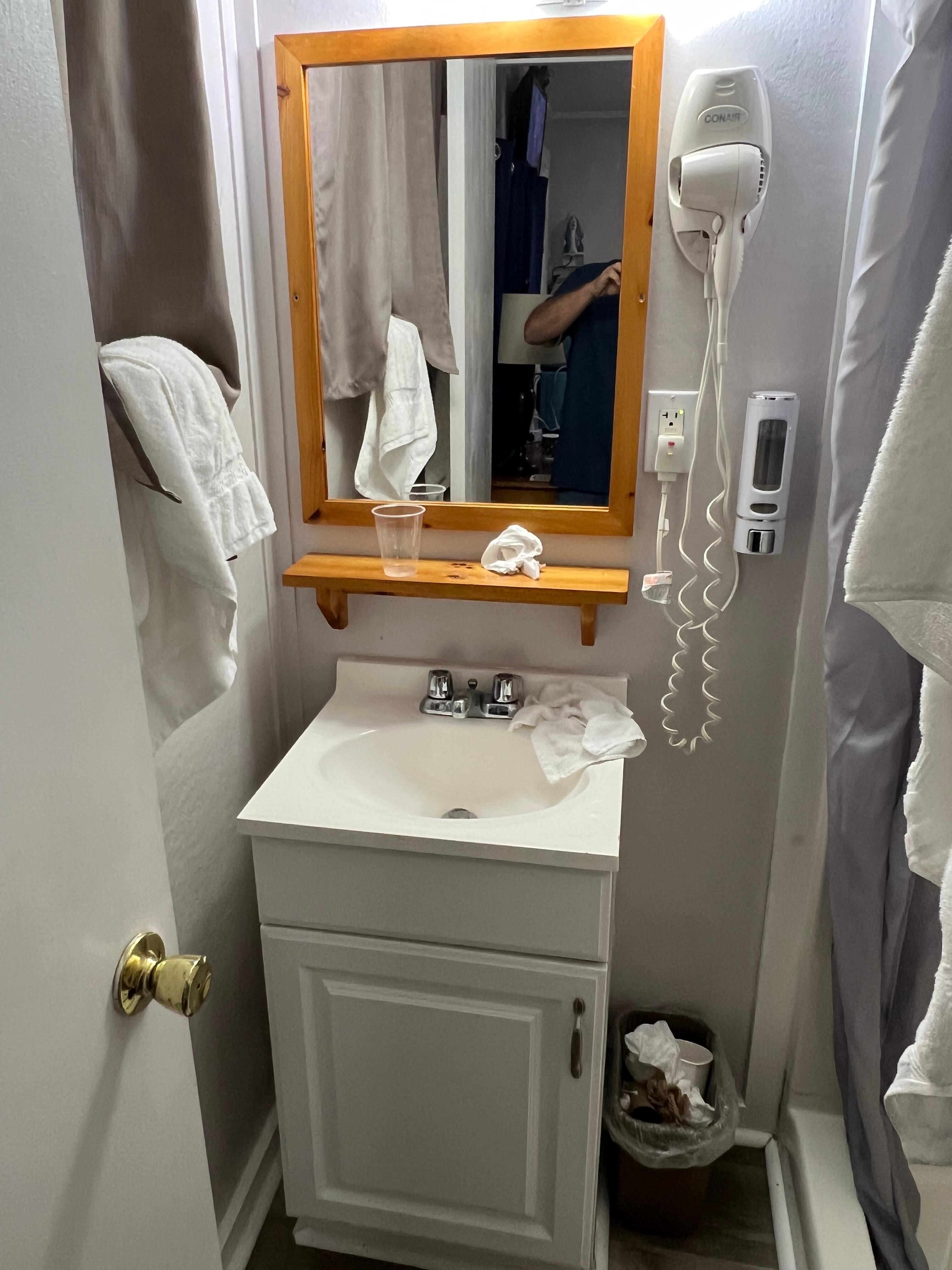 Tiny bath with no room for toiletries 