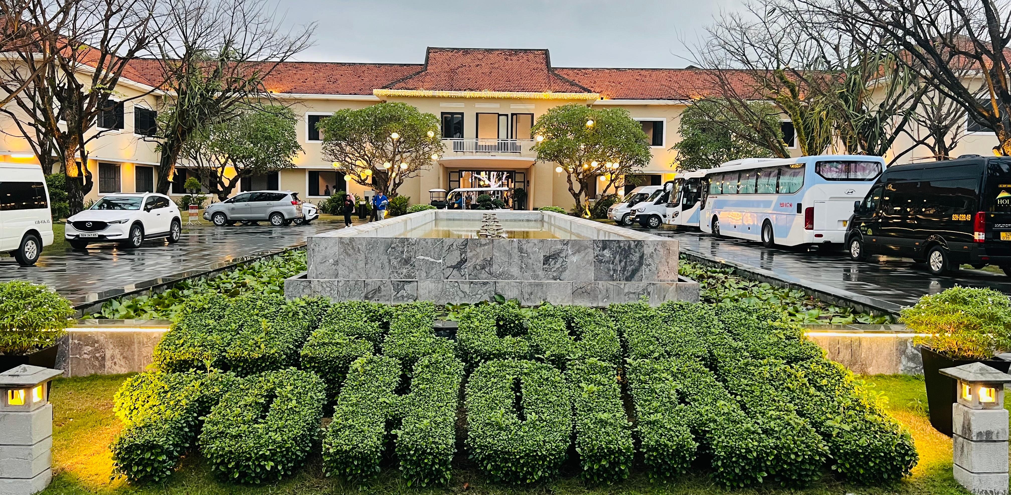 Easy pick-up and drop off location for all your day trips. 