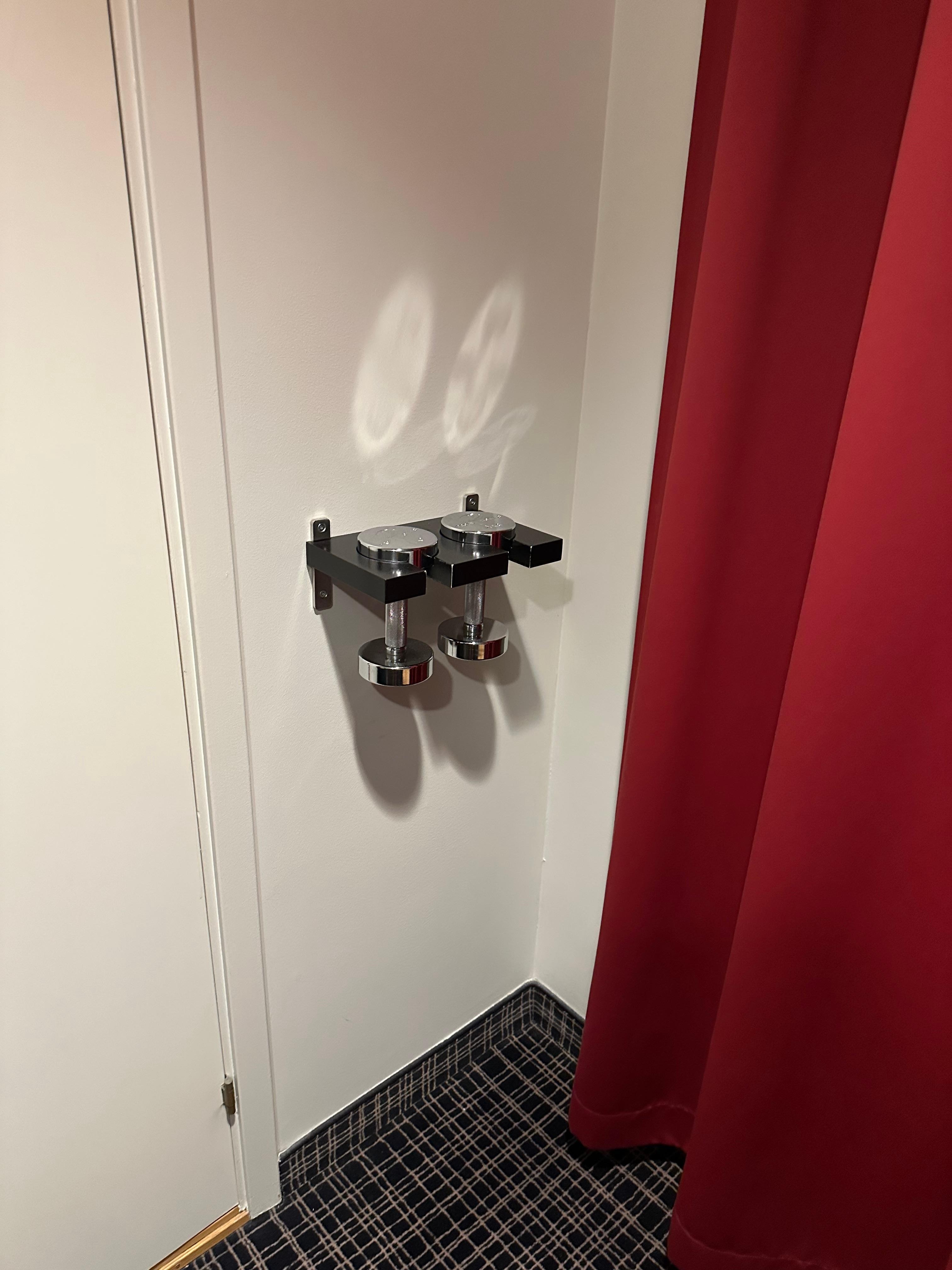 Hantlar fanns på rummet