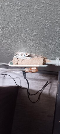 DONT BRING KIDS UNLESS YOU WANT THEM TO GET ELECTRICUTED