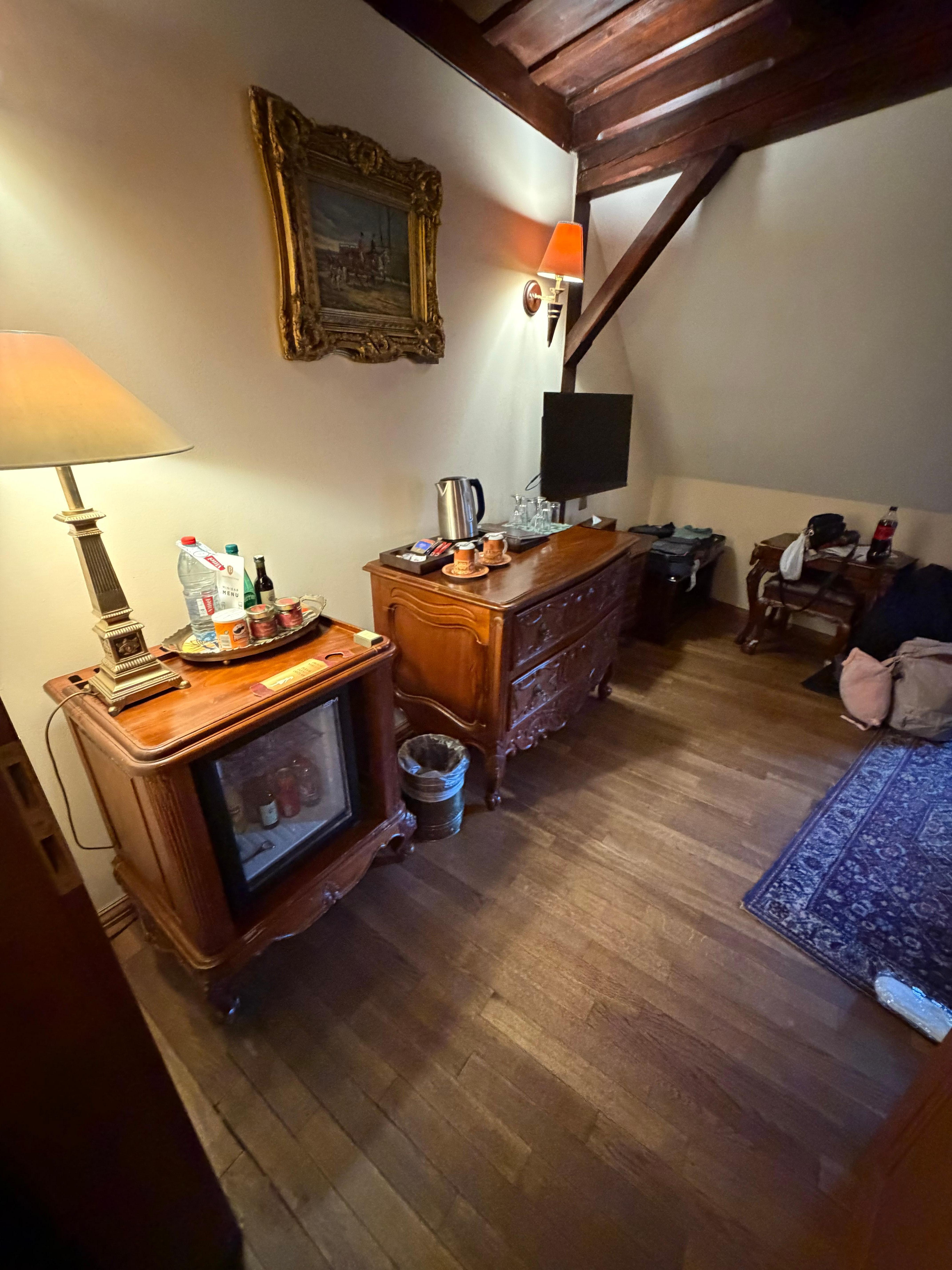 Additional bedroom accessory furniture. 